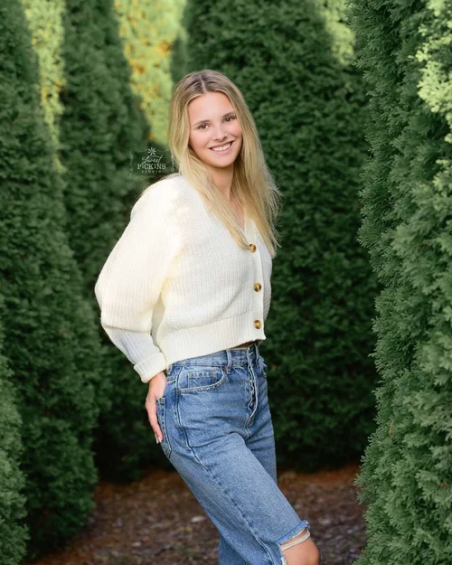 EMMA | Flower Garden Senior Photography in Peru, Indiana — Sweet ...