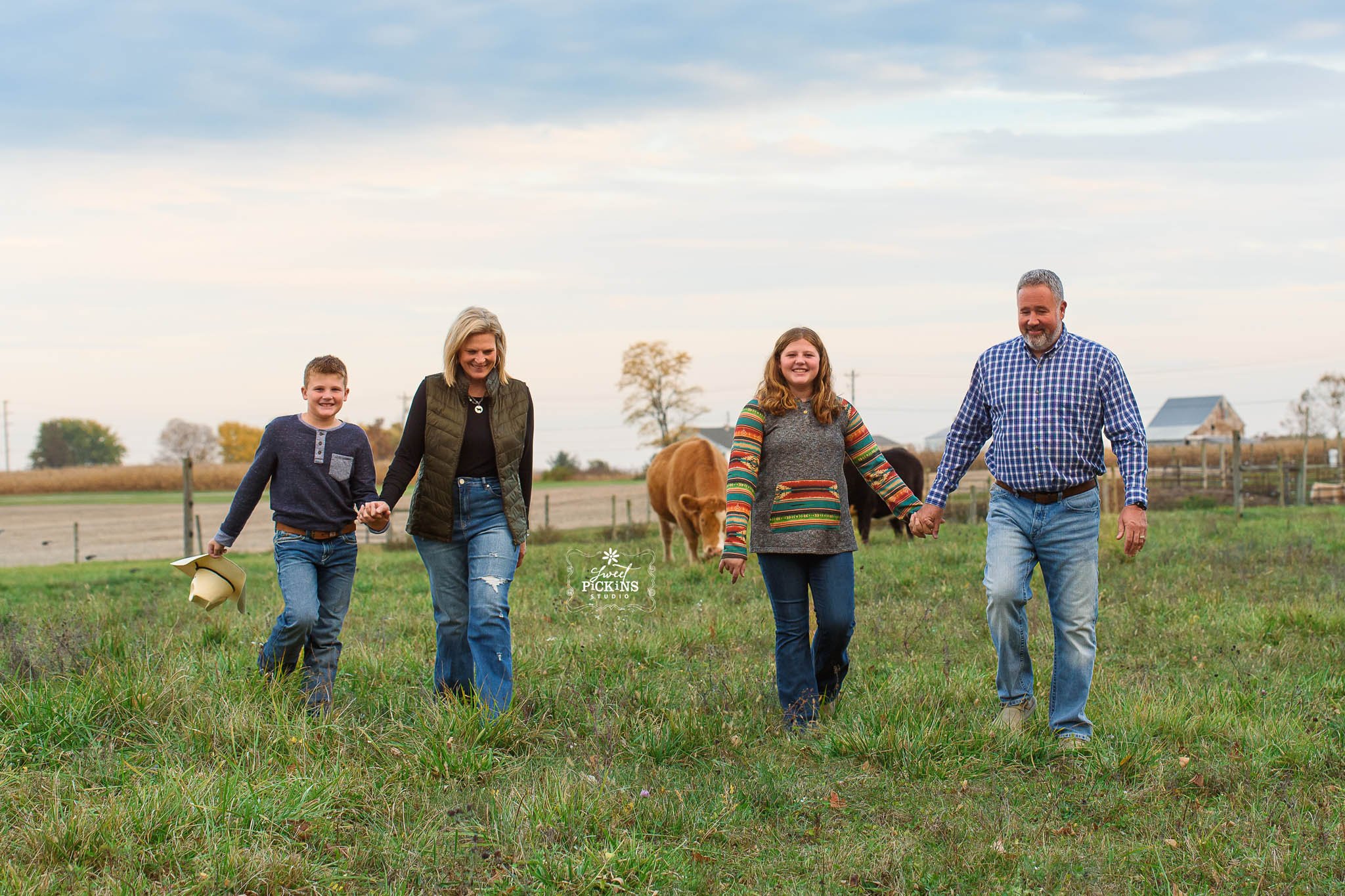 Indiana Fall Family Photography on Farm — Sweet Pickins Studio ...