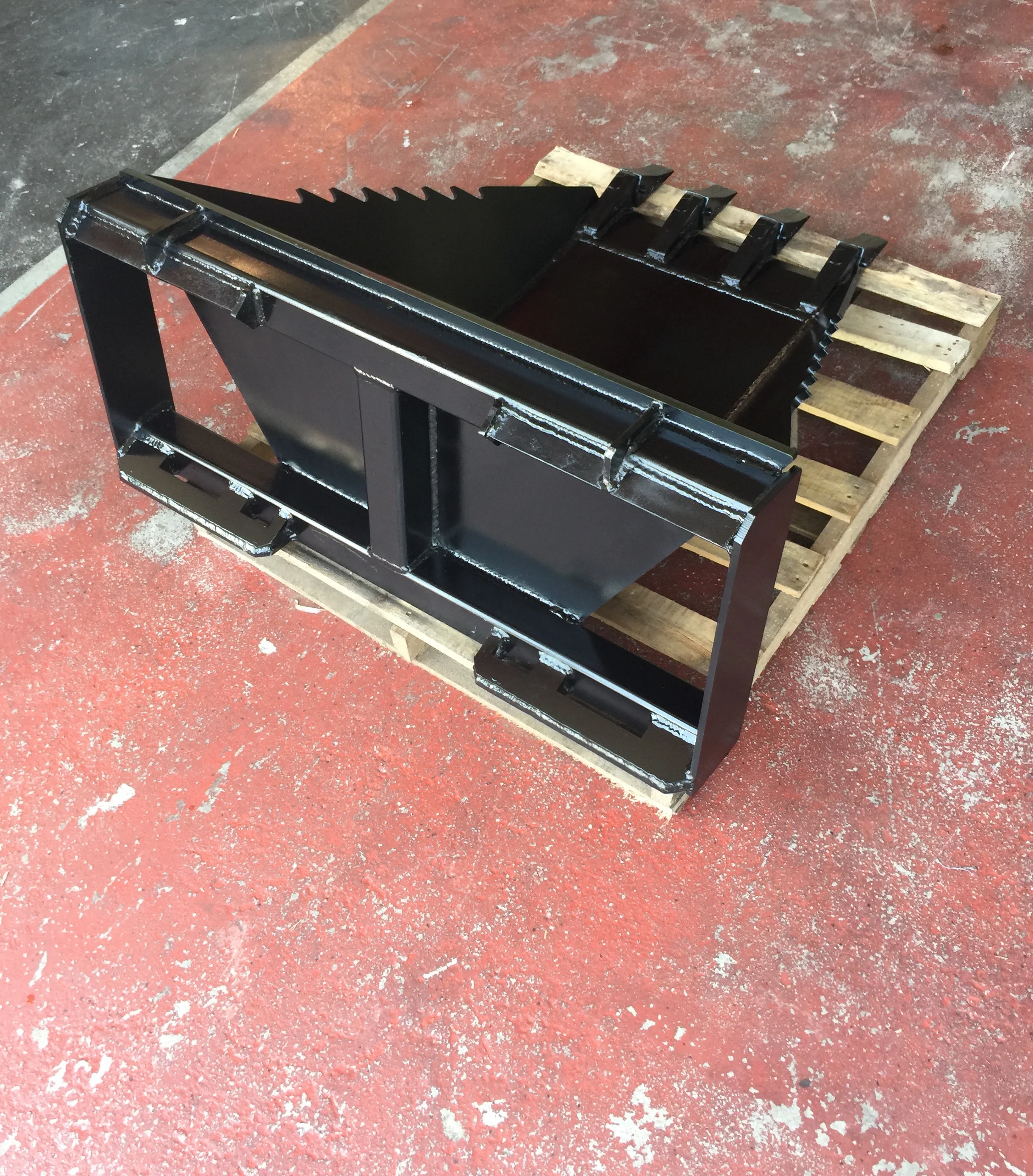 Heavy Duty Stump Bucket (non-hydraulic) — McLaren Metal