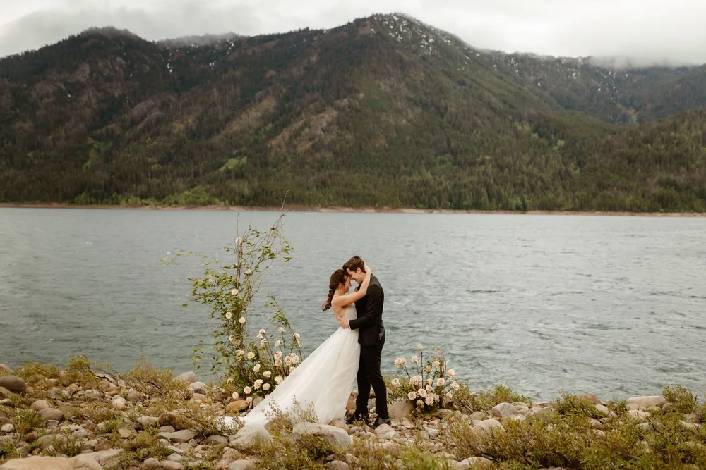 Seattle Elopement [2026 Guide] — Seattle Elopement Photographer & Guide ...