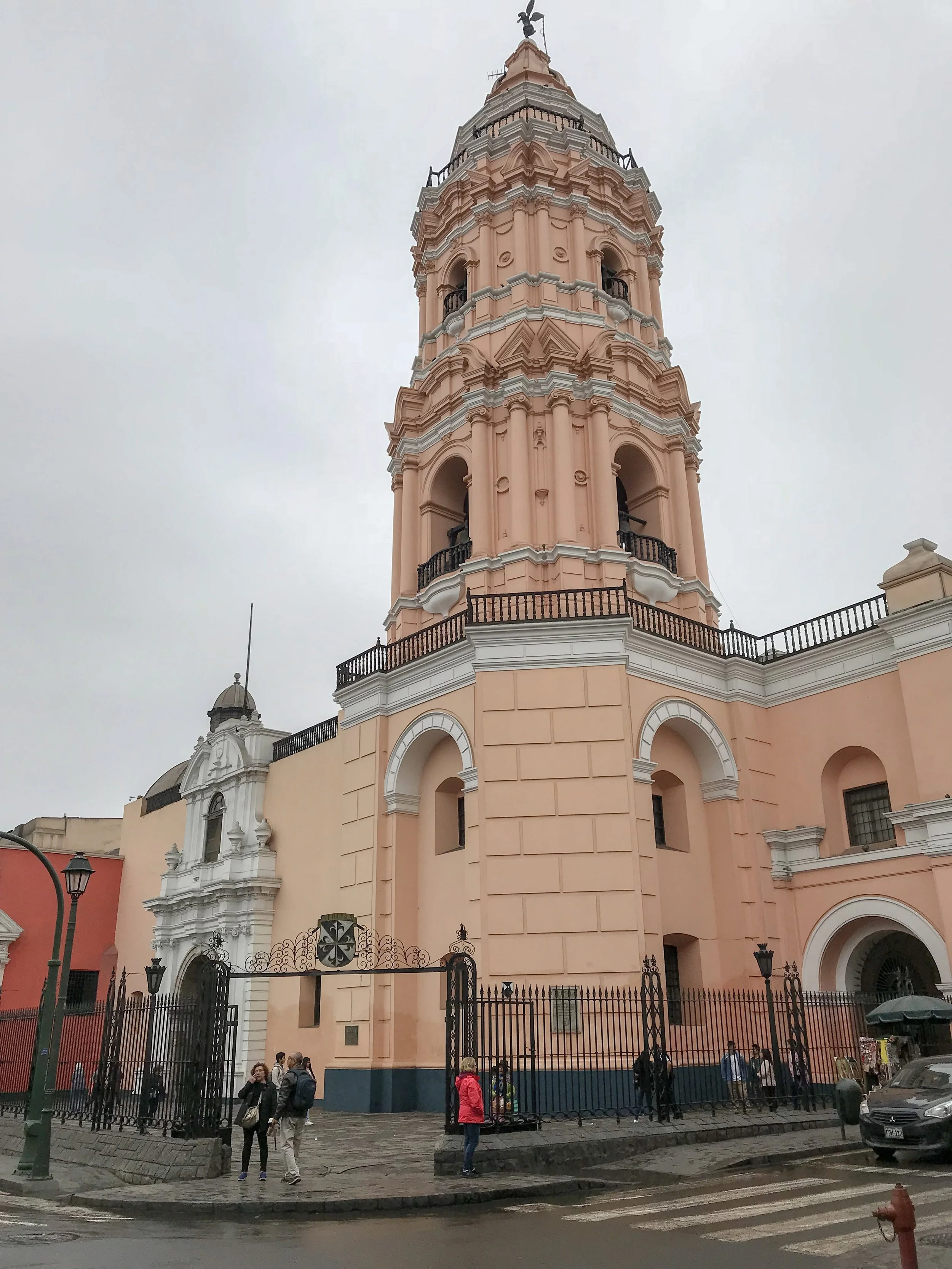 6 Beautiful Churches in Lima, Peru