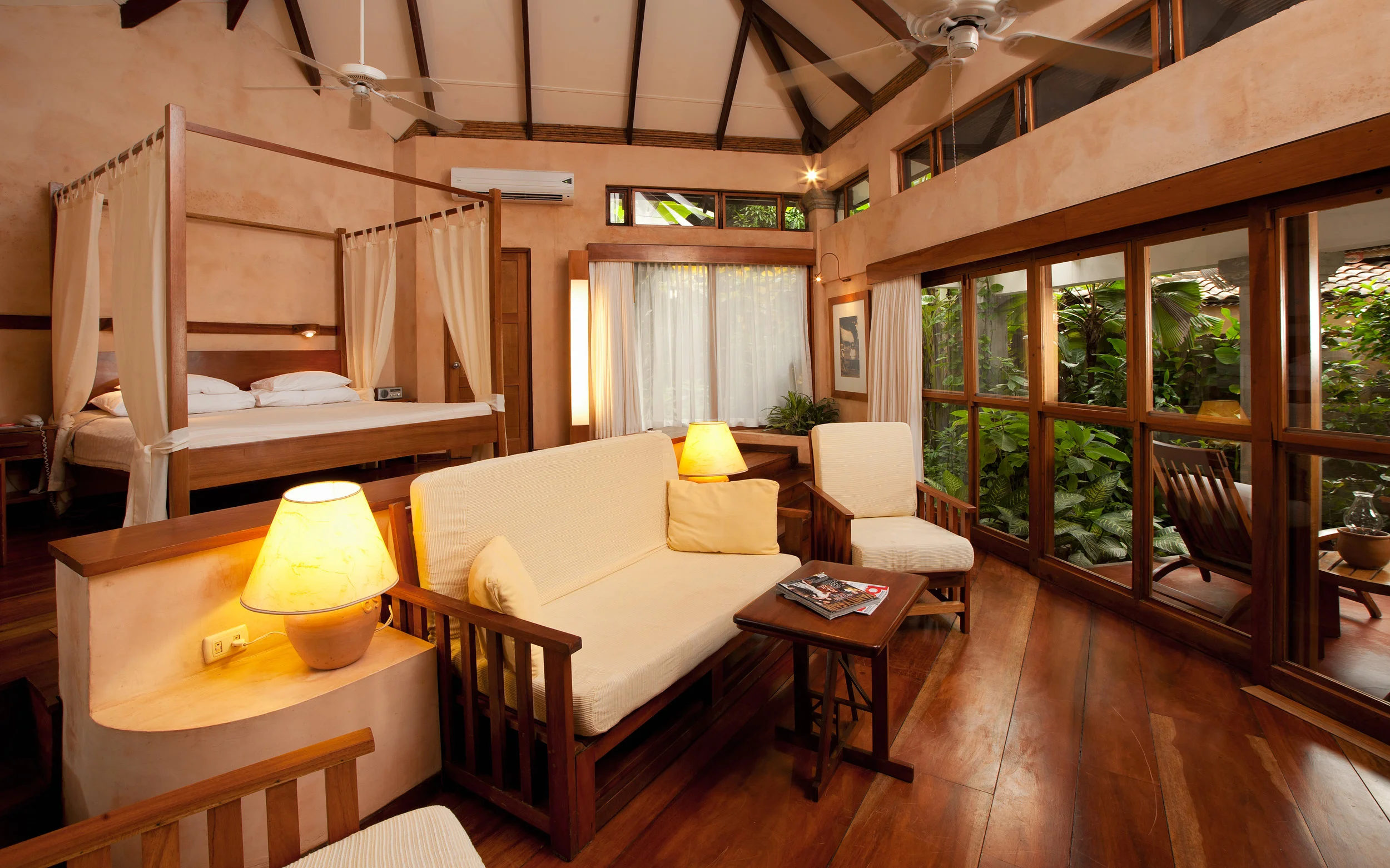 Boutique accommodation in Tamarindo, Costa Rica — Hotel Capitán Suizo