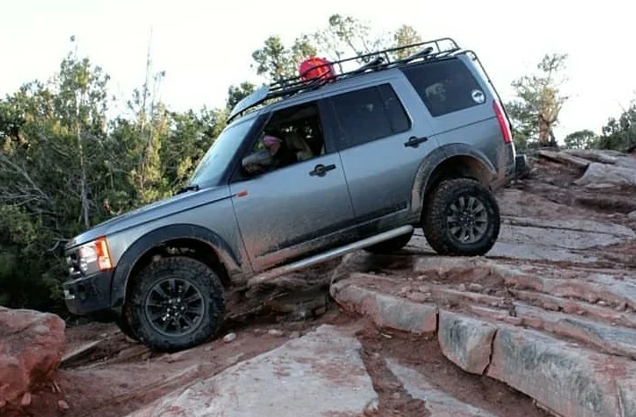 Land Rover LR3 Standard Voyager Roof Rack — Voyager Racks