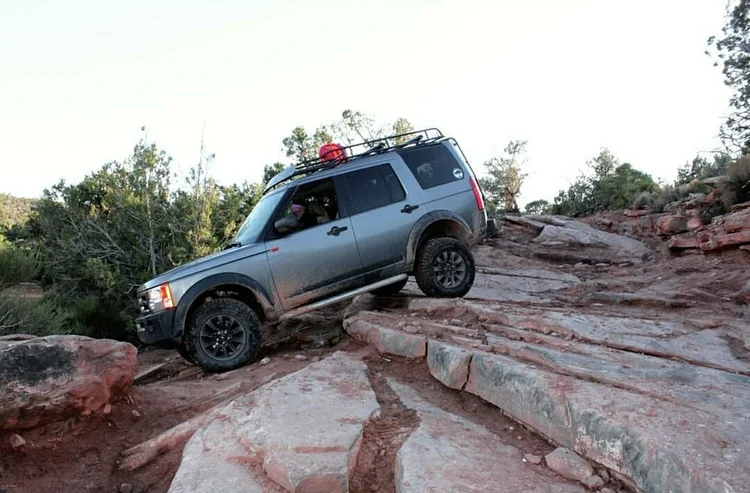 Land Rover LR4 Roof Racks — Voyager Racks