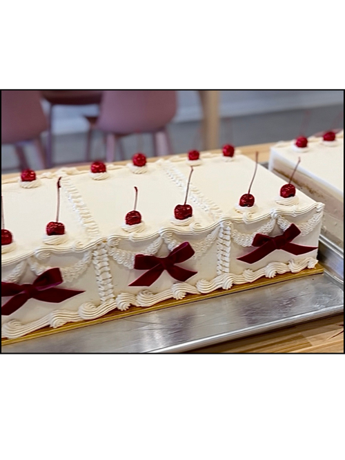 Our Guide to Successful Long Table Runner Cakes — Sweet Heather Anne ...
