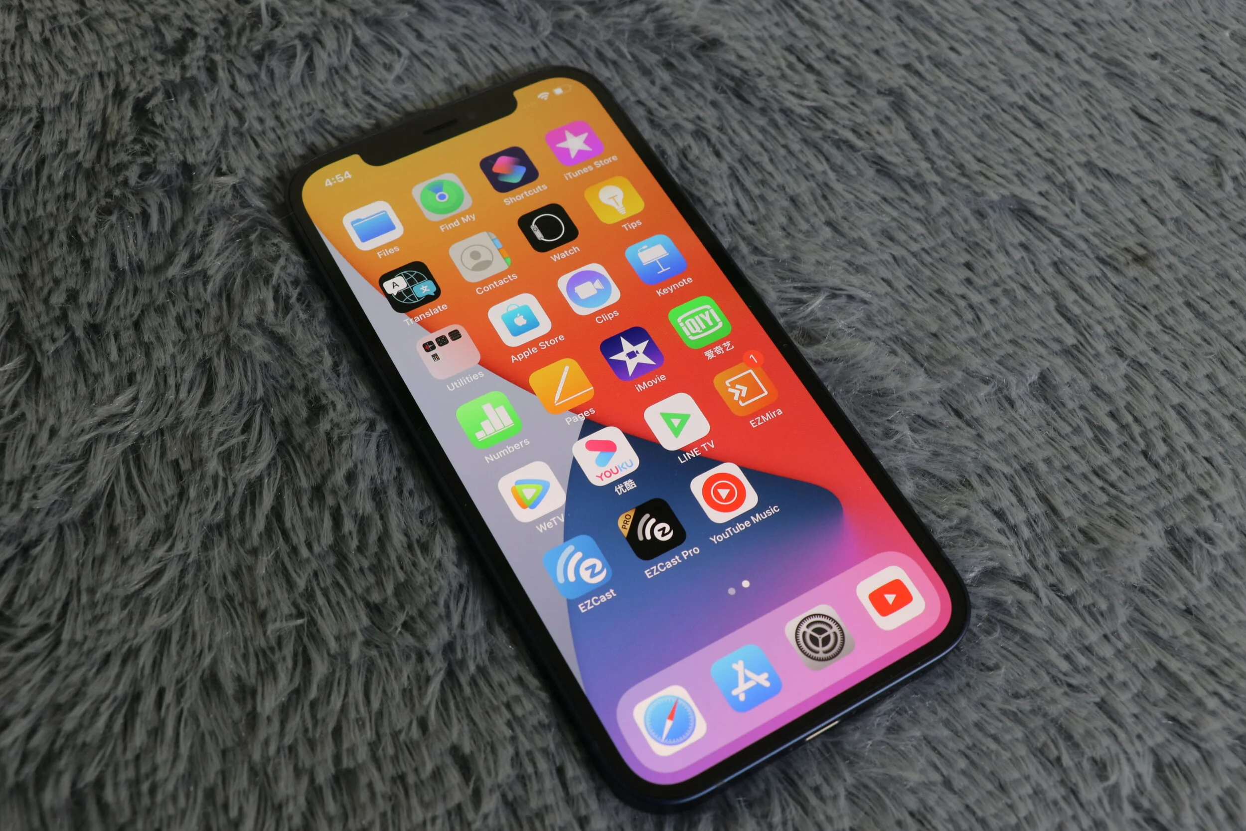 How to wirelessly Screen Mirror iPhone 12 to TV - EZCast