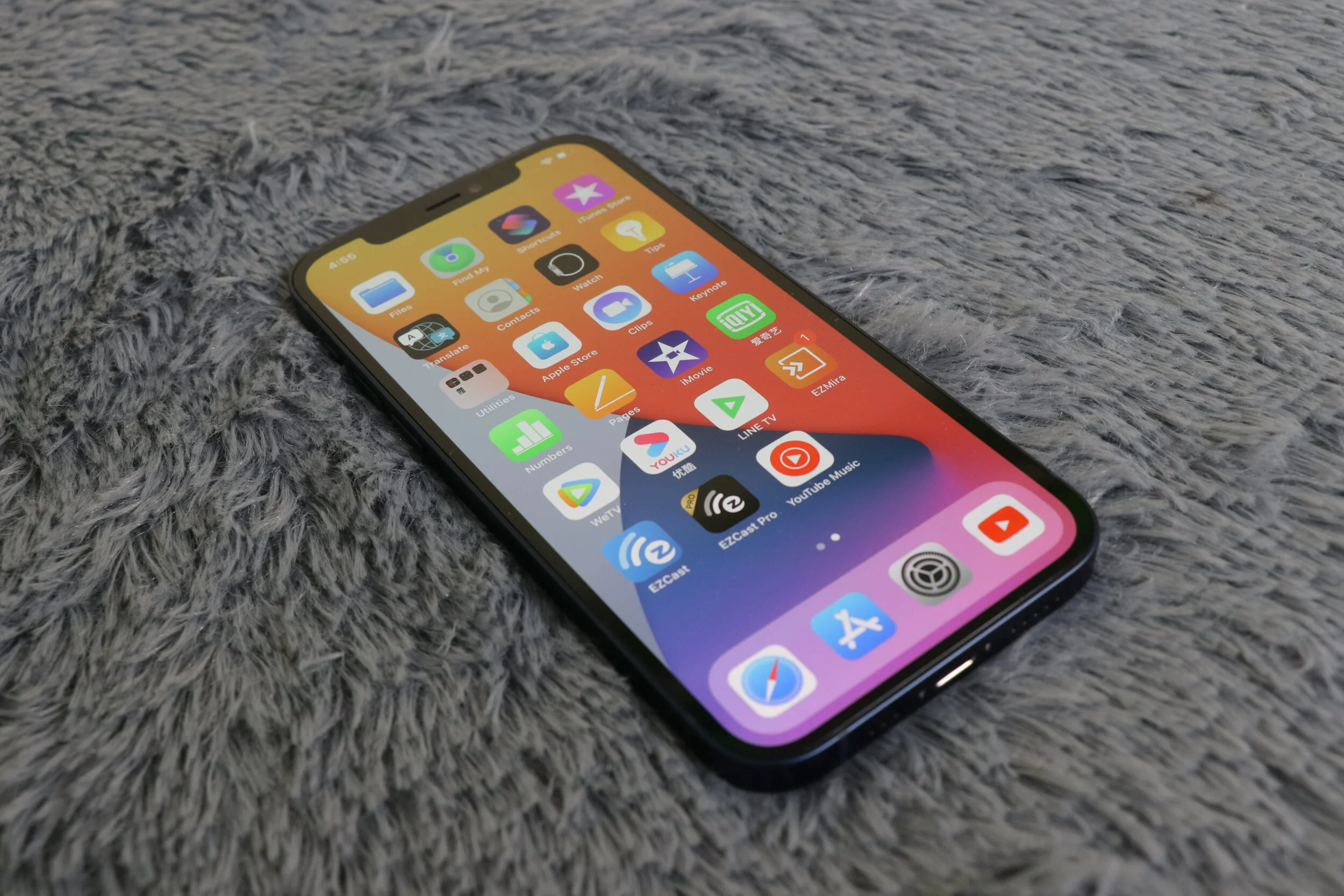 How to wirelessly Screen Mirror iPhone 12 to TV - EZCast