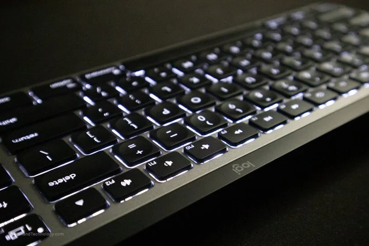 Logitech MX Keys for Mac vs. Apple Magic Keyboard | Which Is the Best ...