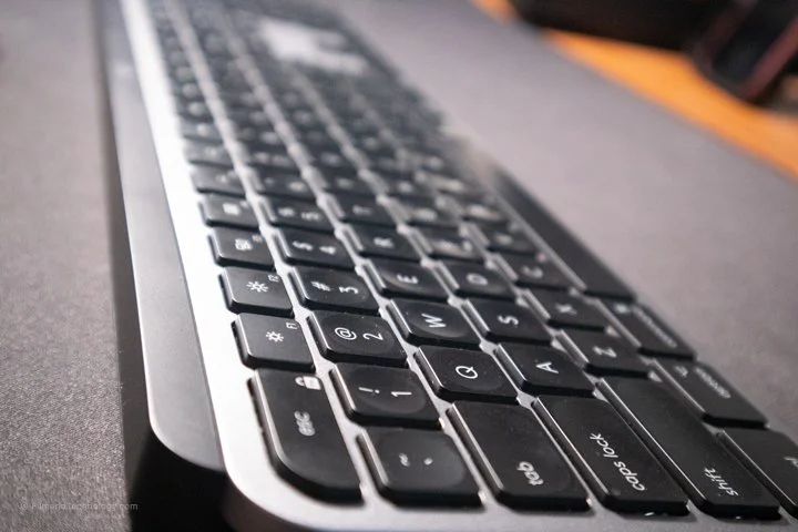 Logitech MX Keys for Mac vs. Apple Magic Keyboard | Which Is the Best ...