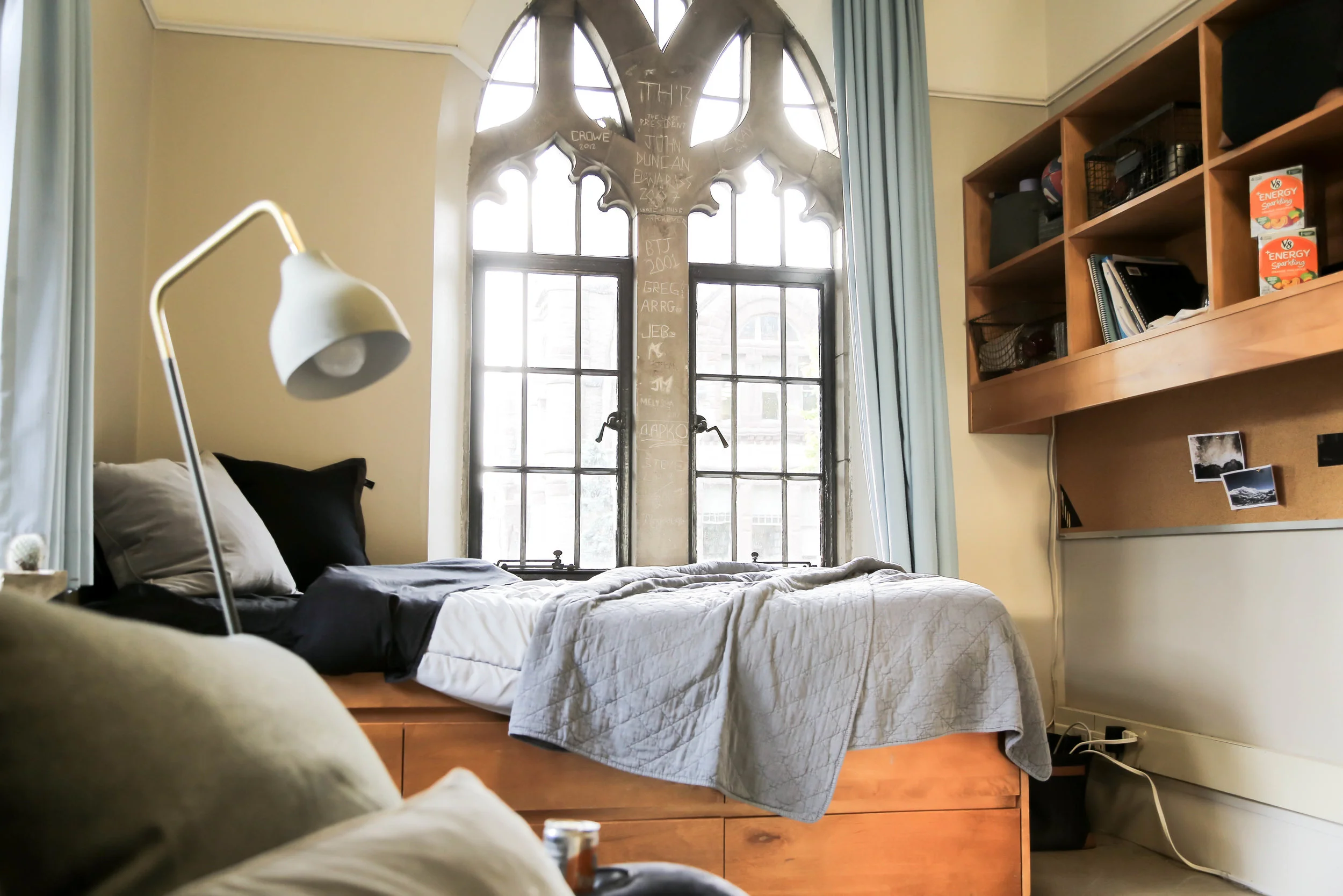 CRAZY DORM MAKEOVER FOR MOVIES + CHILL — The Sorry Girls