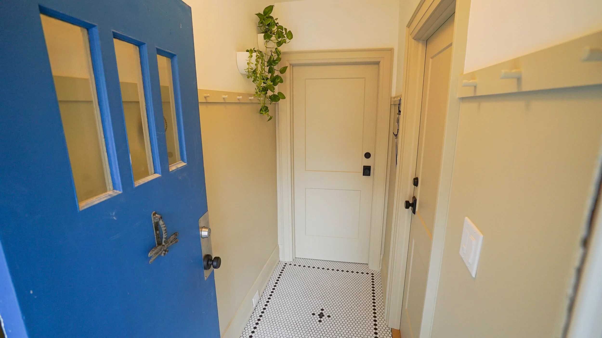 Small Space Vintage Front Entryway Makeover - Making Home — The Sorry Girls