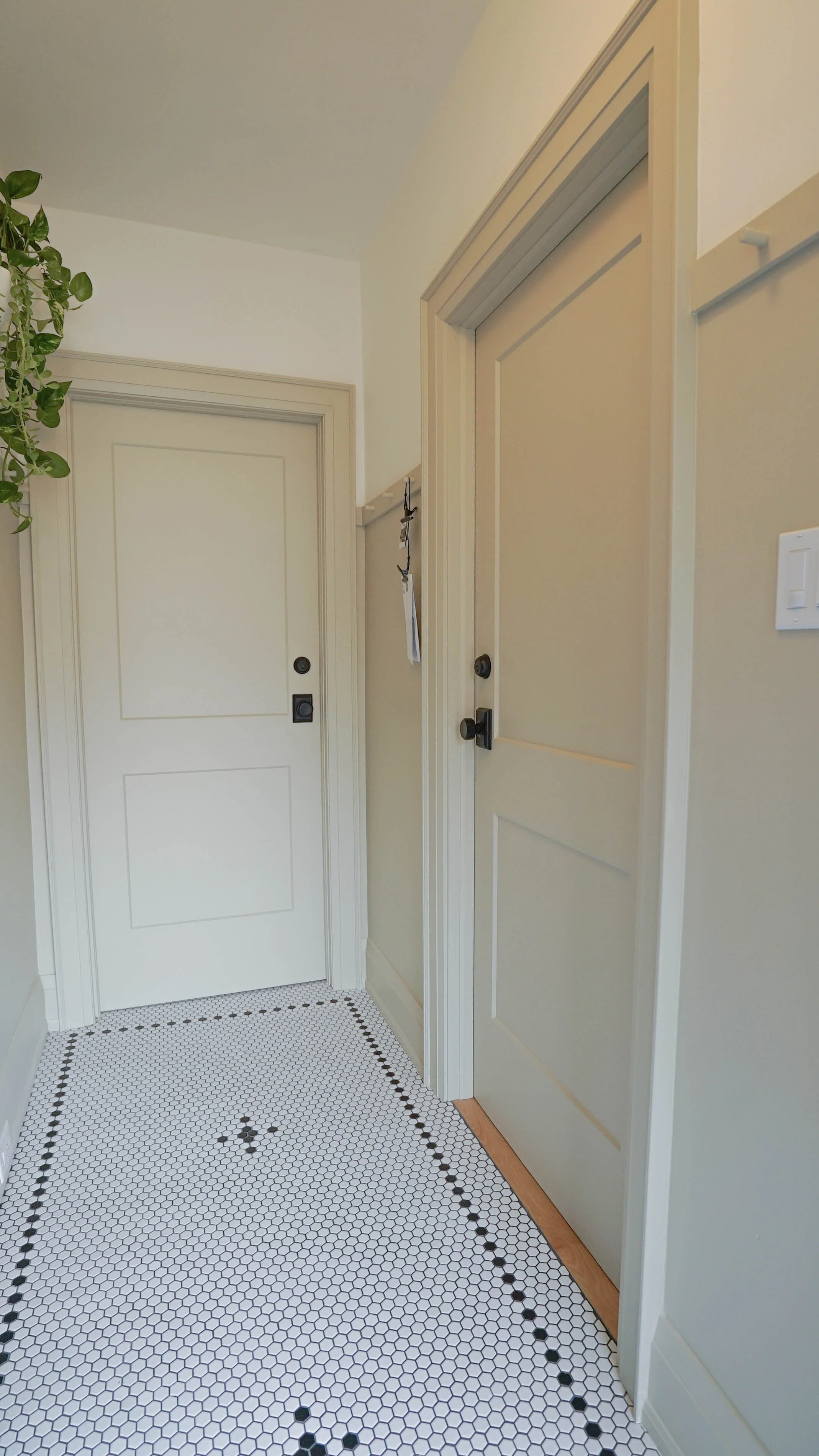 Small Space Vintage Front Entryway Makeover - Making Home — The Sorry Girls