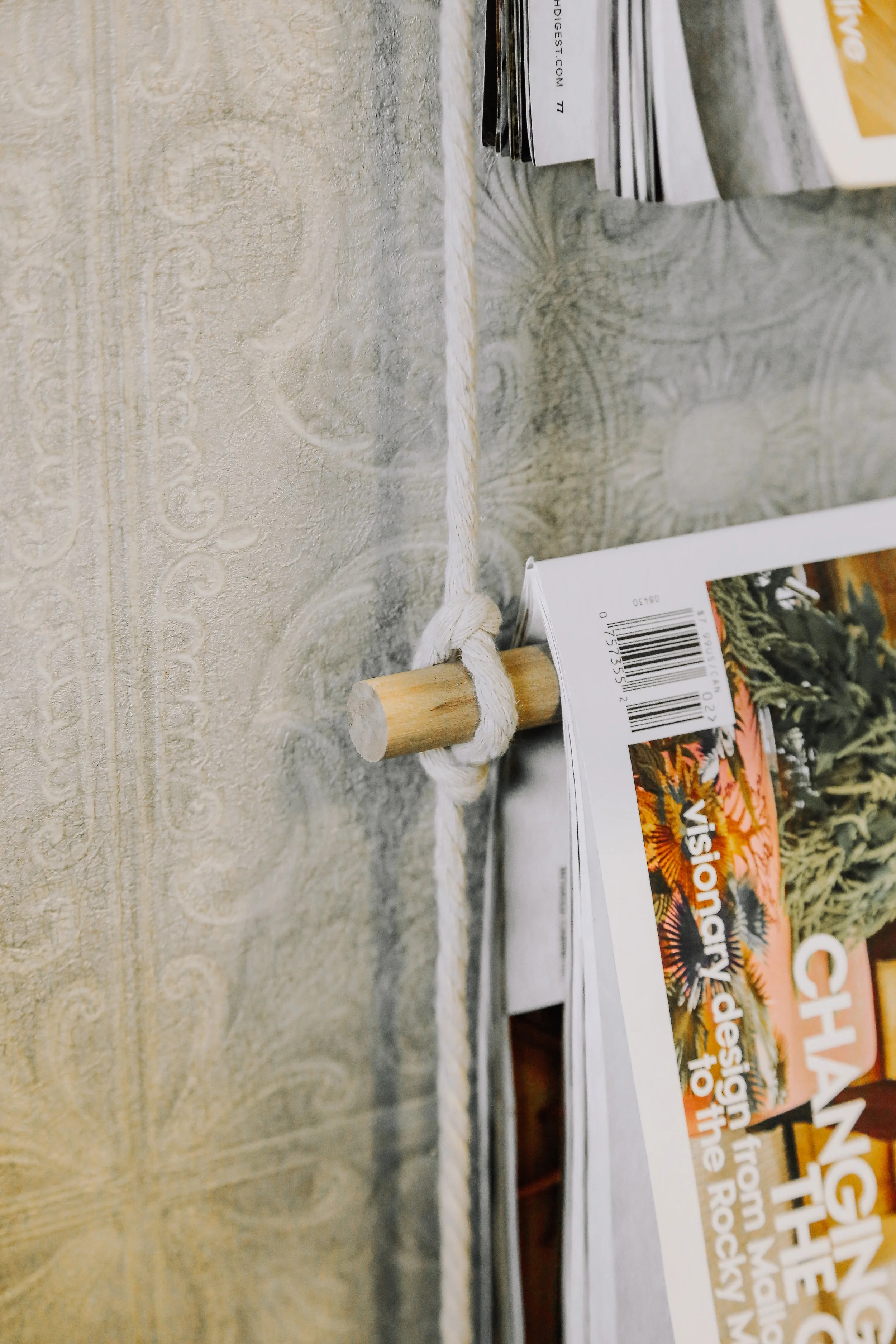 EASY & AFFORDABLE HOME DECOR DIY : Hanging Ladder Decor Display — The ...