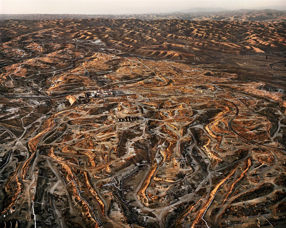 Photographs: Oil — Edward Burtynsky