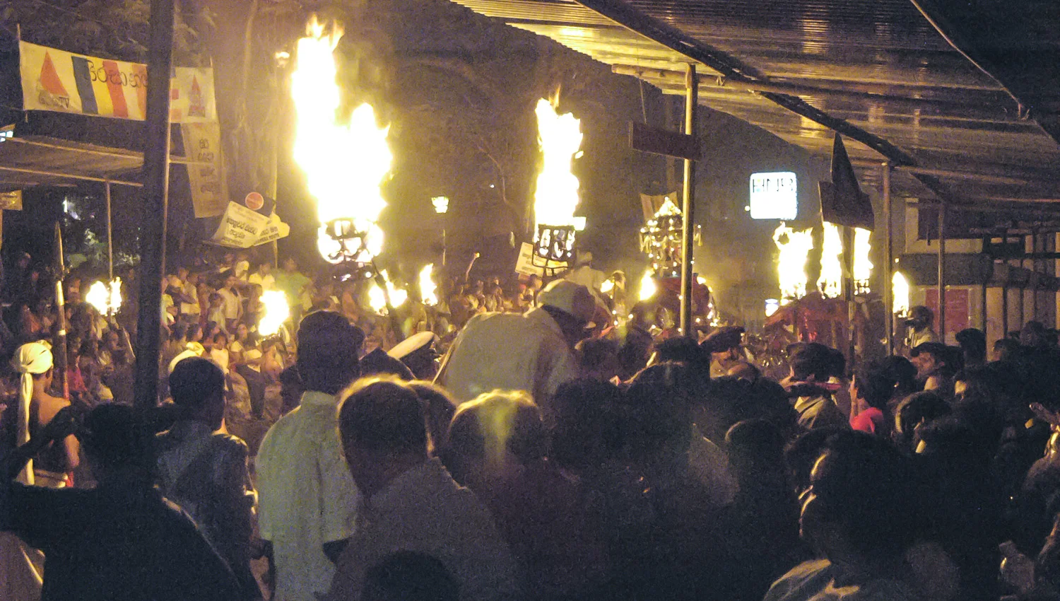 Kandy's Spectacular Esala Perahera — xyzAsia