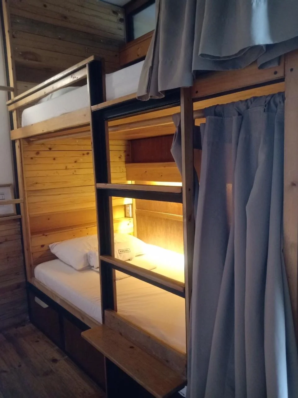 Rates & Amenities / BOOK — Vessel Hostel