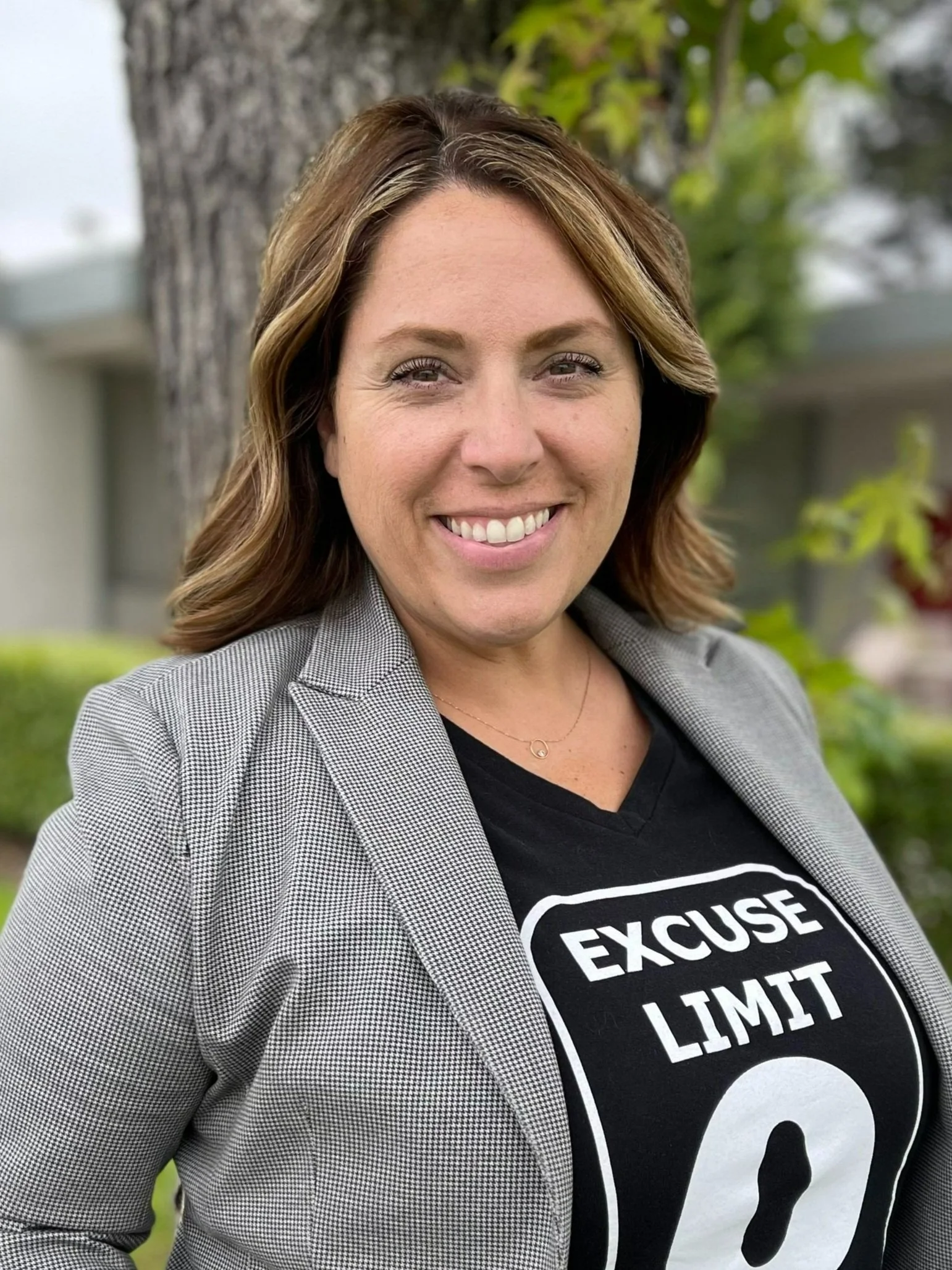 Beth Andrews's Instagram, Twitter & Facebook on IDCrawl