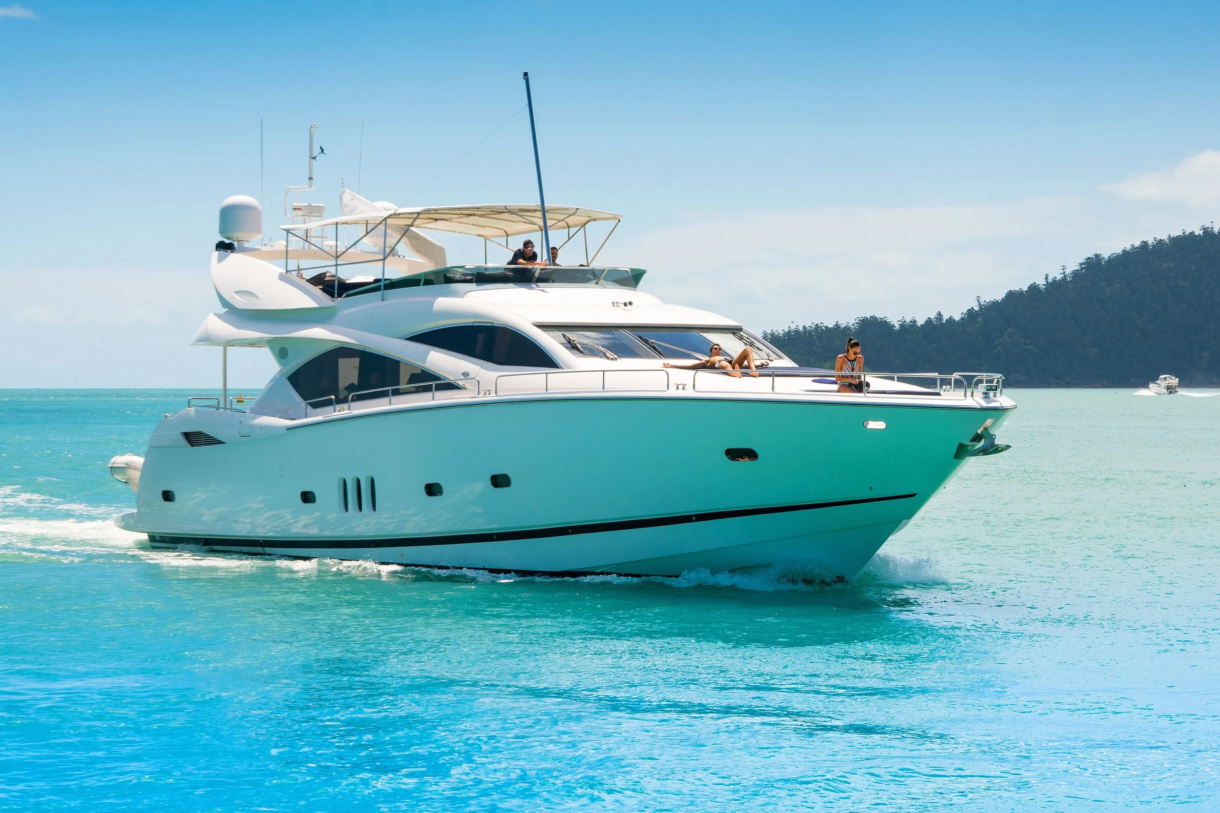 Luxury Yachts Whitsundays | Bareboating and Crewed Luxury Charters