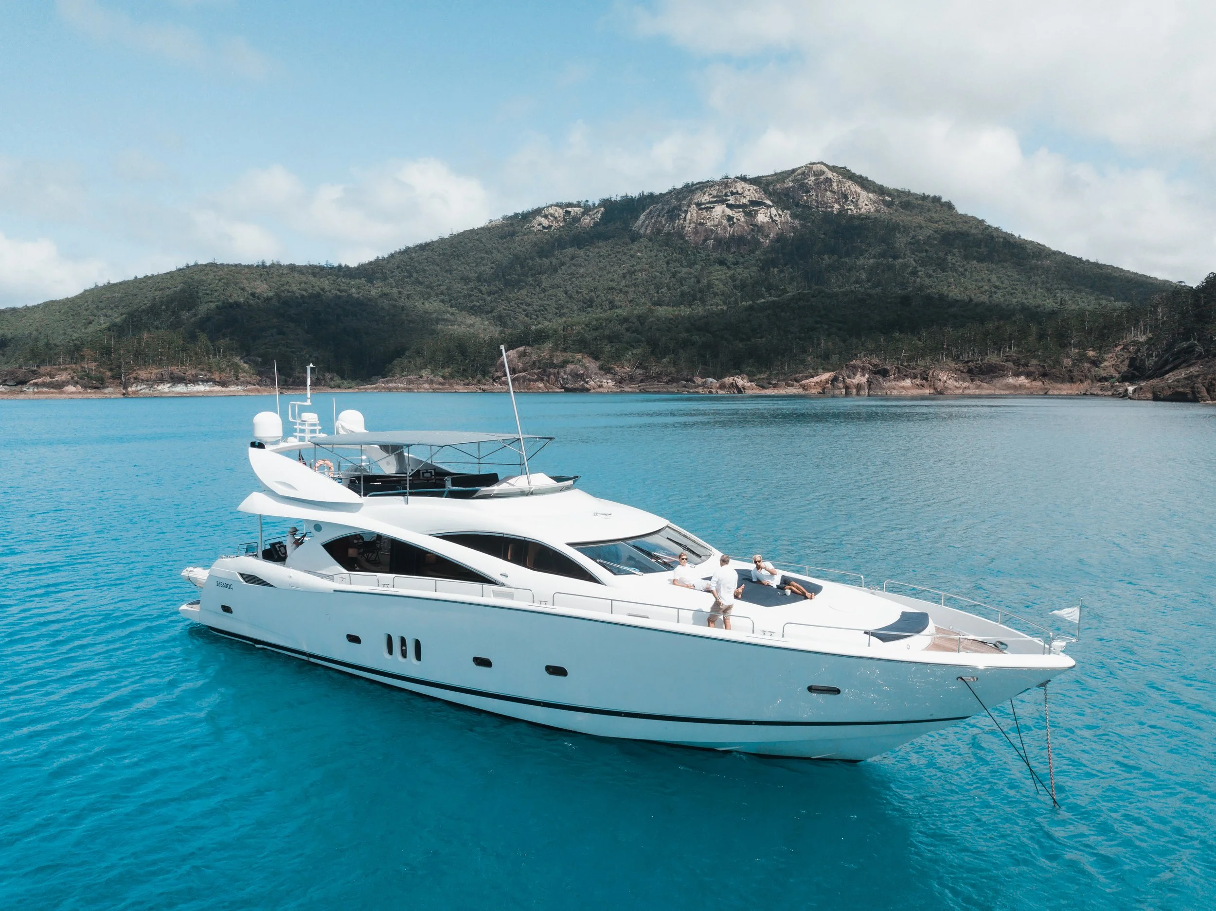 Luxury Yachts Whitsundays | Bareboating and Crewed Luxury Charters