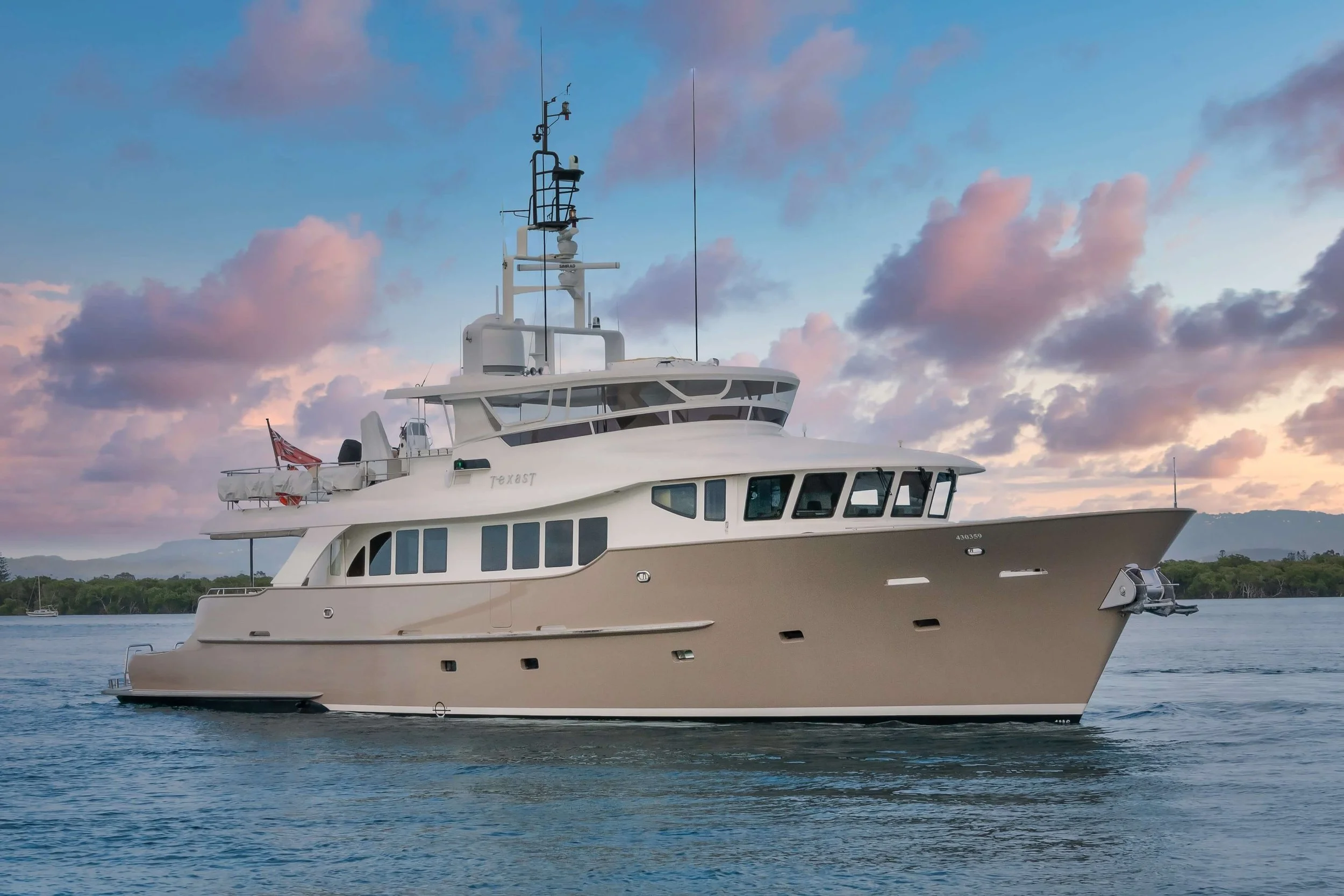 Luxury Yachts Whitsundays | Bareboating and Crewed Luxury Charters