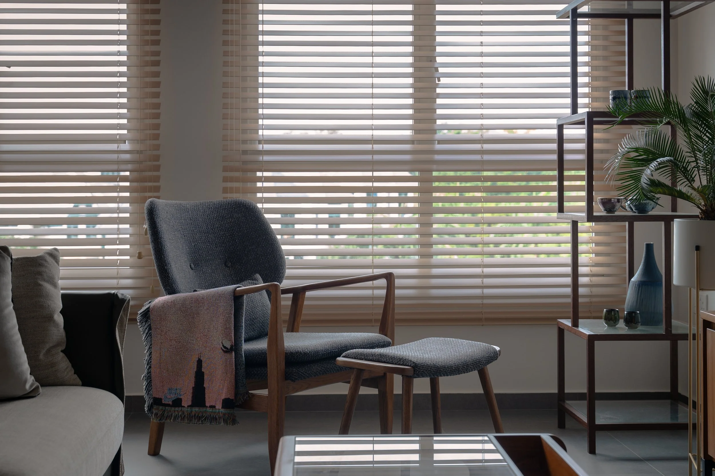 A MID-CENTURY MODERN HOME WITH UNIQUE HEIRLOOM FURNITURE — BuildBuilt