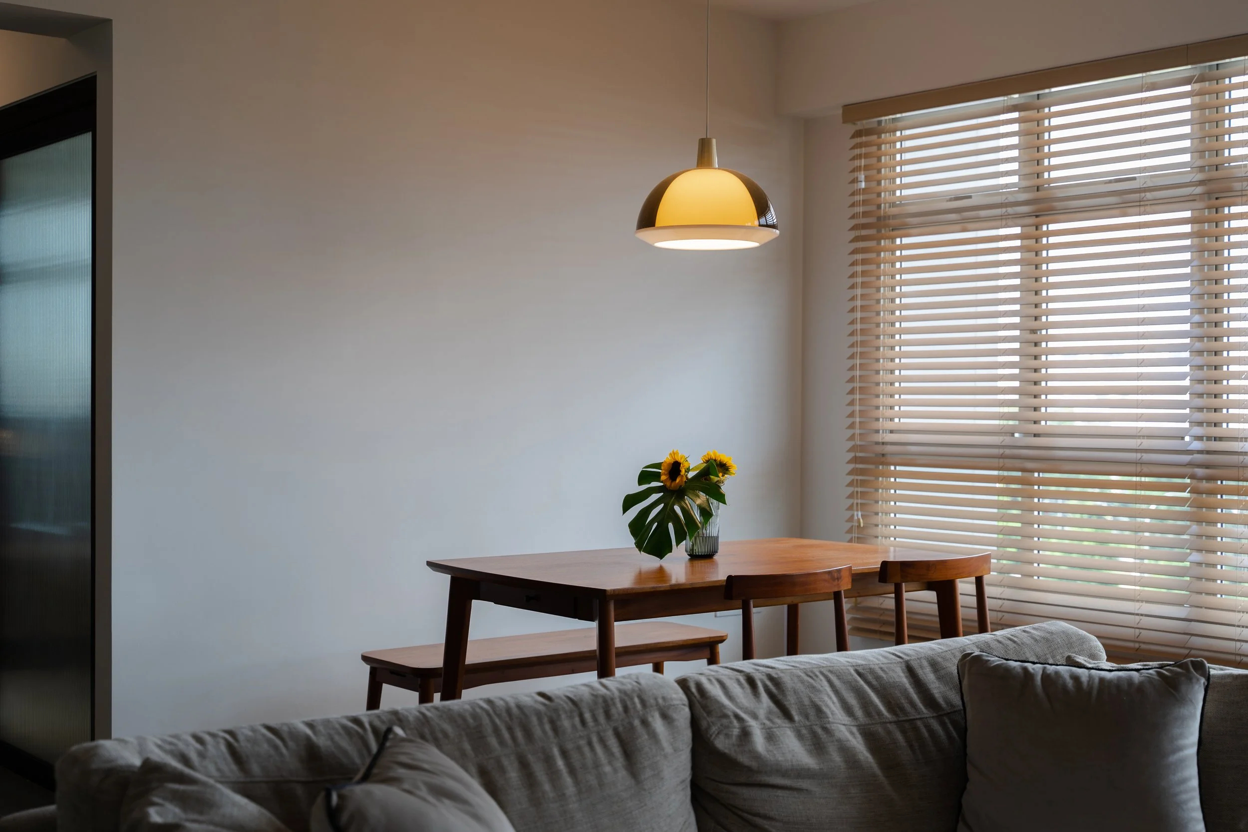 A MID-CENTURY MODERN HOME WITH UNIQUE HEIRLOOM FURNITURE — BuildBuilt