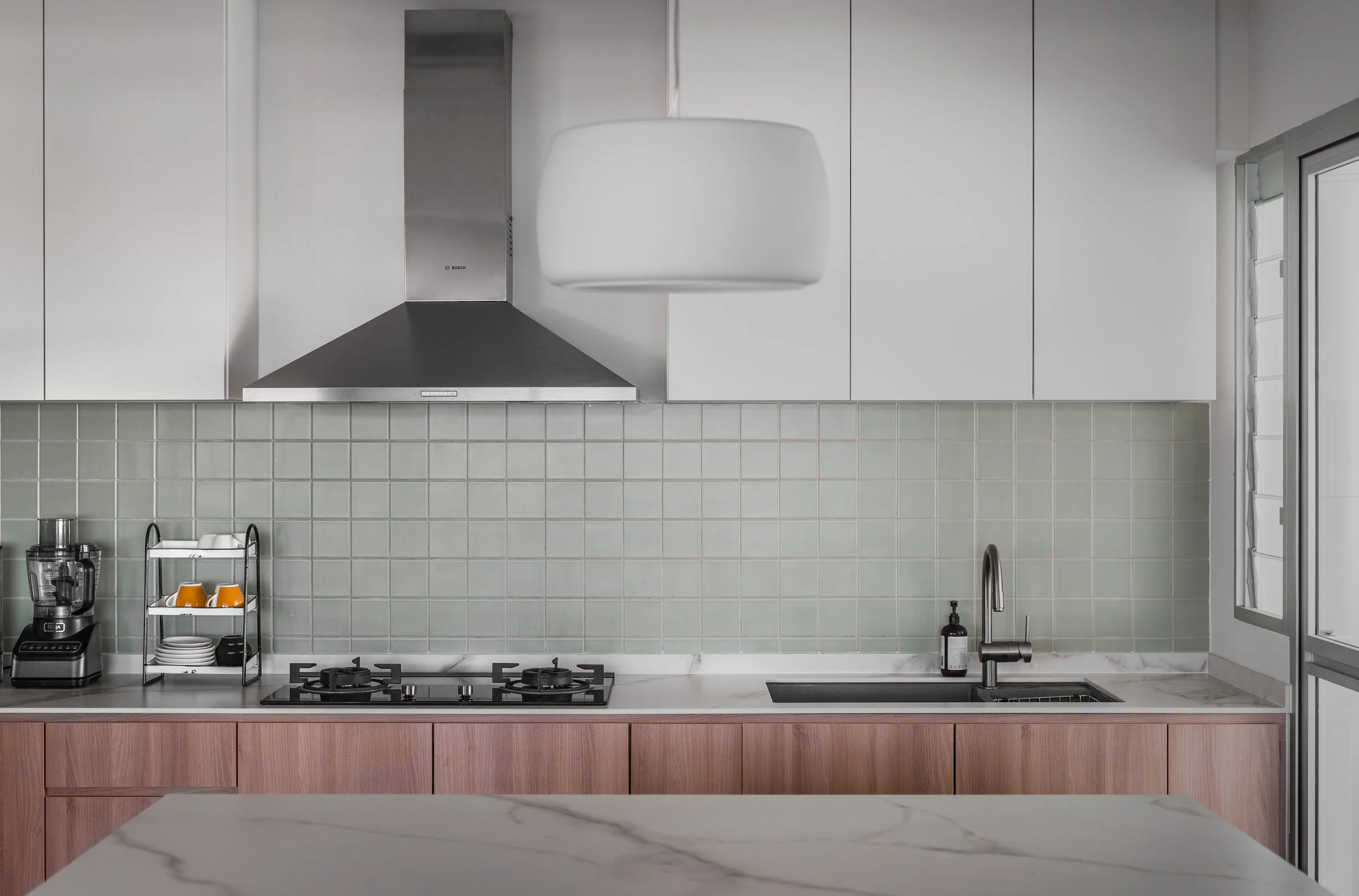 A MID-CENTURY MODERN HOME WITH UNIQUE HEIRLOOM FURNITURE — BuildBuilt