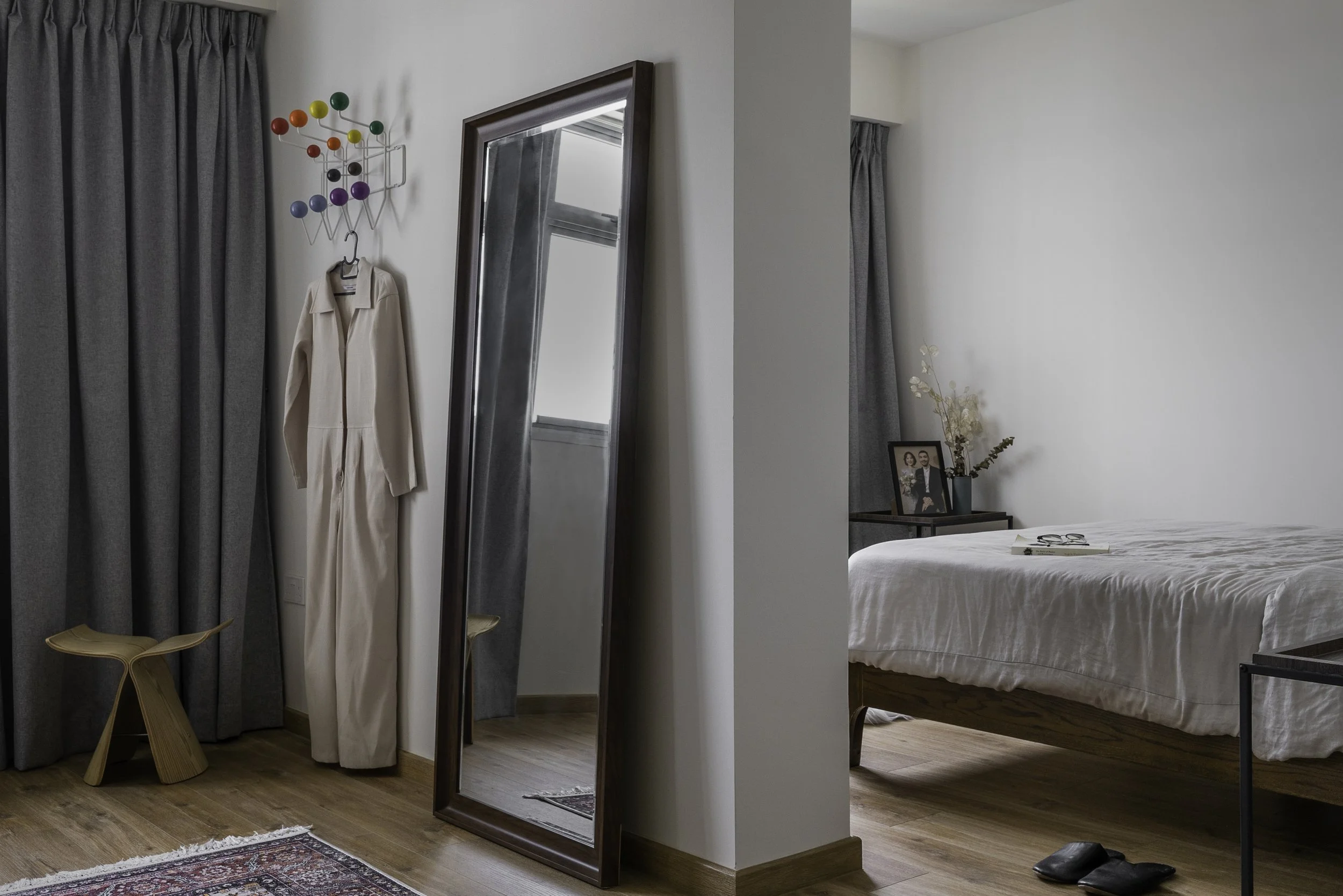 A MID-CENTURY MODERN HOME WITH UNIQUE HEIRLOOM FURNITURE — BuildBuilt