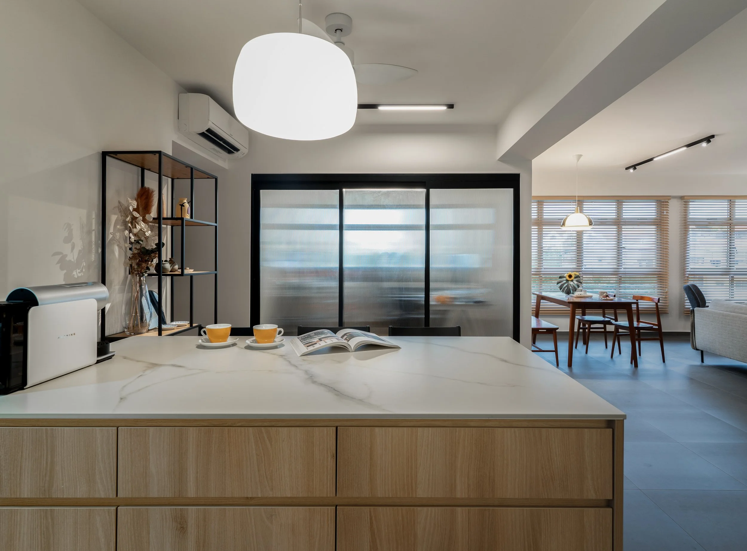 A MID-CENTURY MODERN HOME WITH UNIQUE HEIRLOOM FURNITURE — BuildBuilt