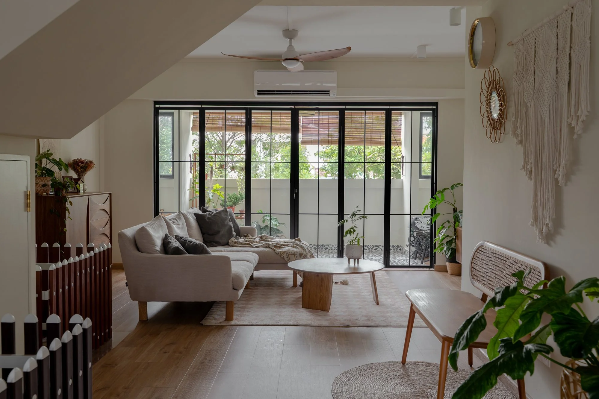 TROPICAL MAISONETTE WITH A LUSH BALCONY — BuildBuilt