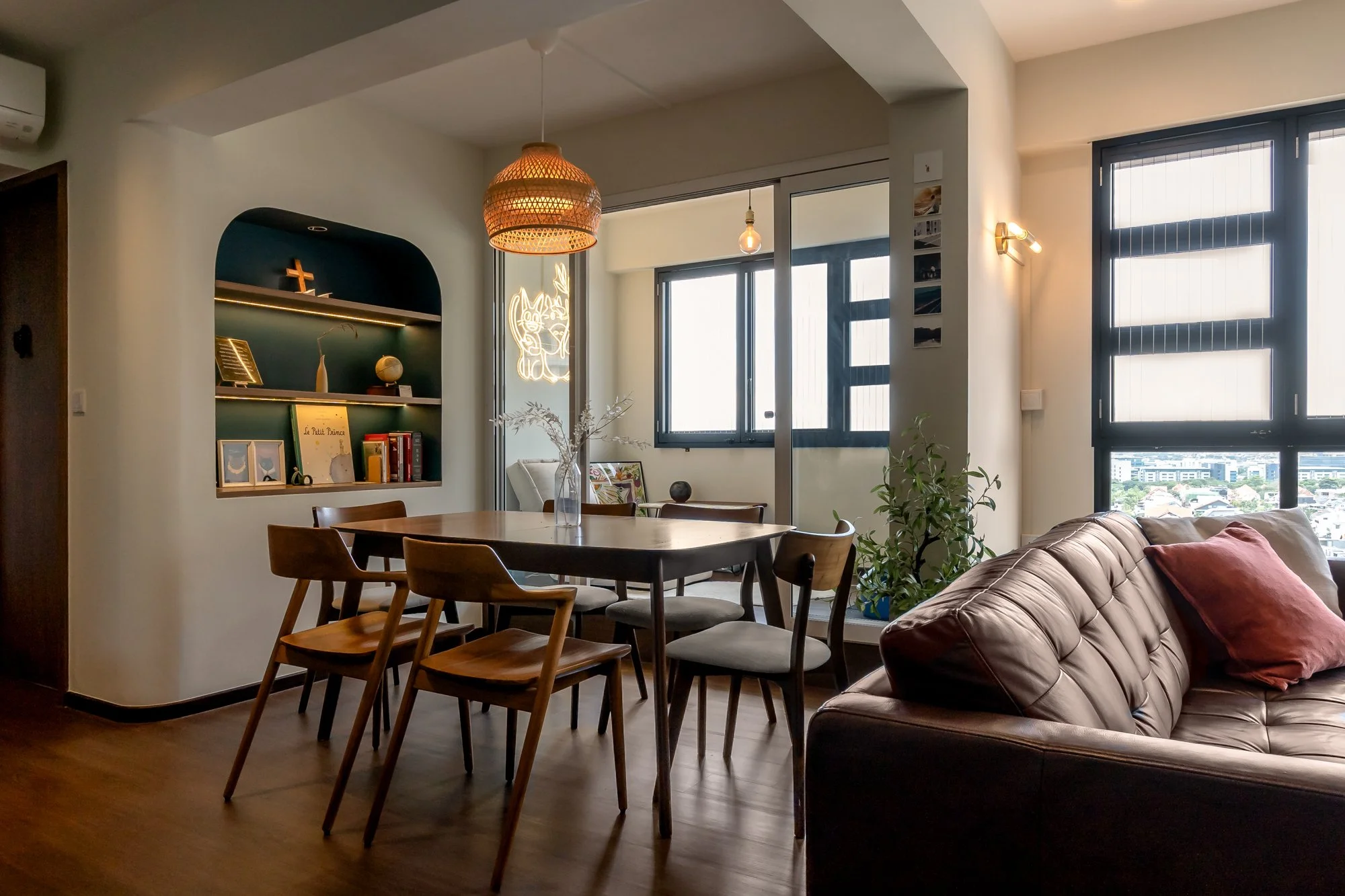 WOOD AND TEAL HOME FOR A FAMILY AND THEIR CATS — BuildBuilt