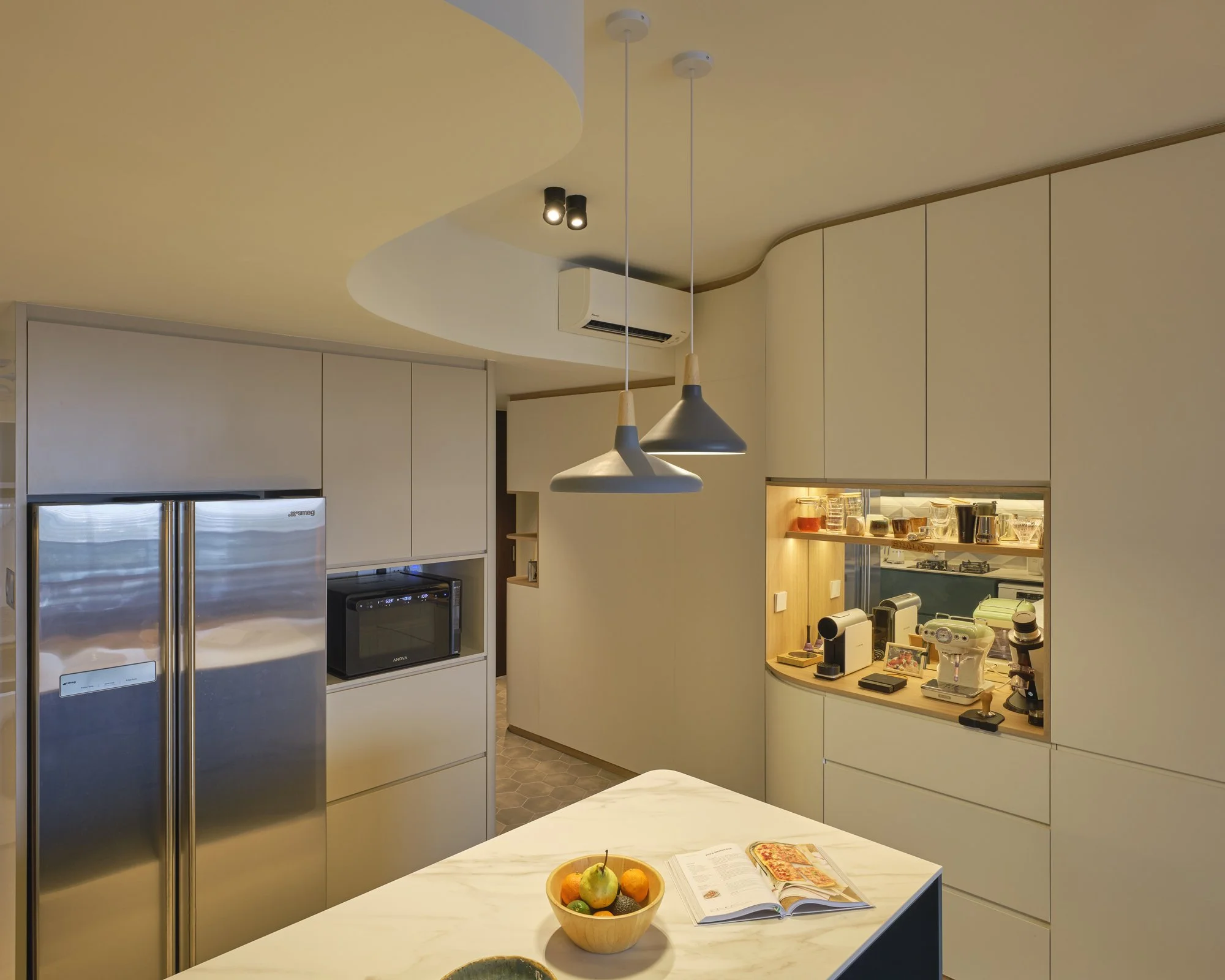 A Warm Child-Friendly Condo with a Curved Ceiling Feature — BuildBuilt