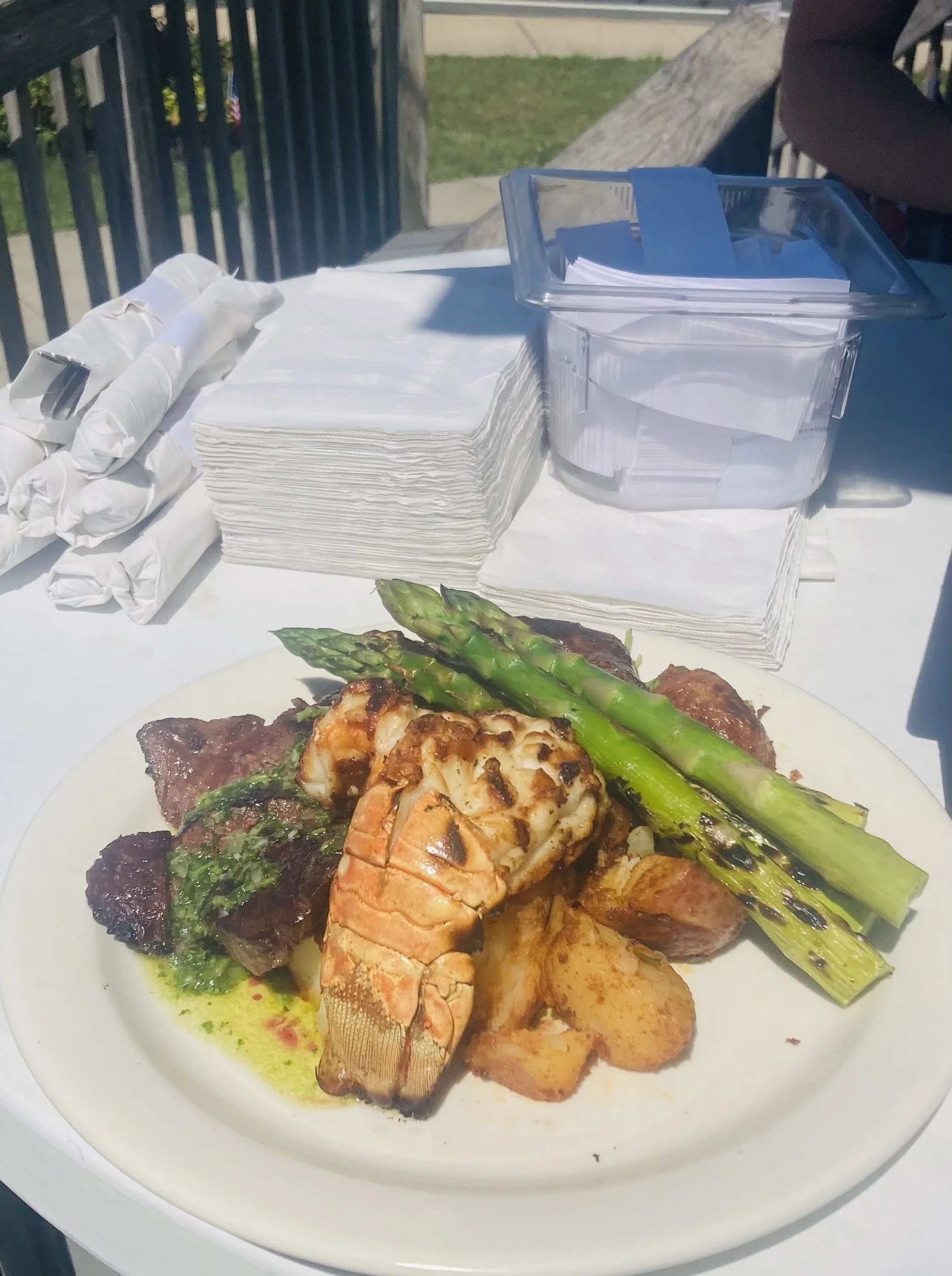 Off the Hook Restaurant & Bar