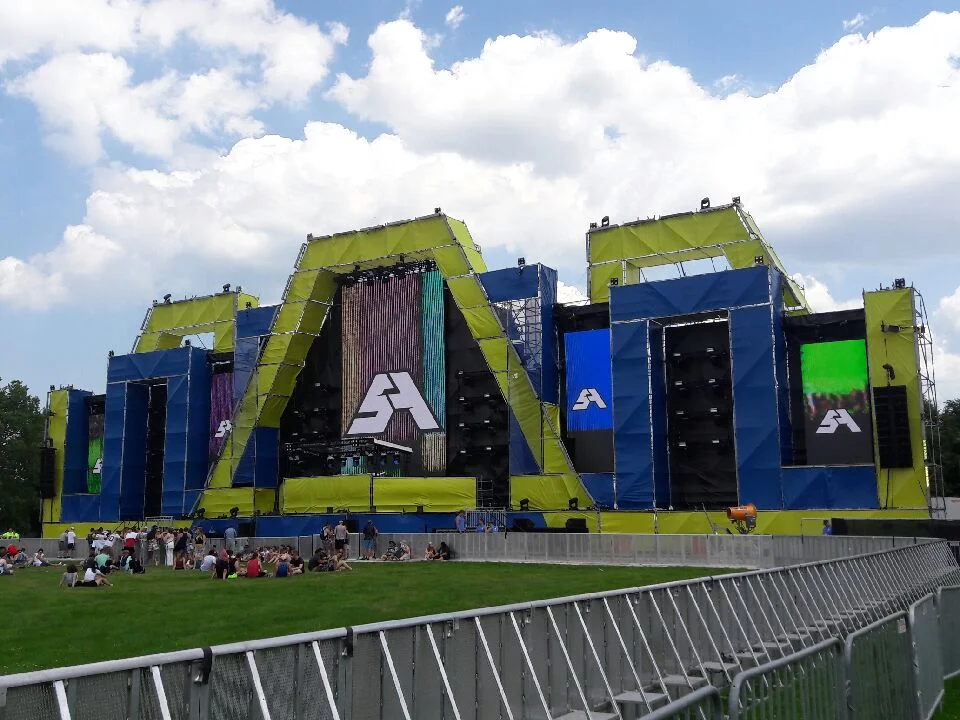 40 Foot Stages — Brown United