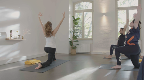 English Yoga Classes & Online Sessions Berlin | Guided Meditation ...