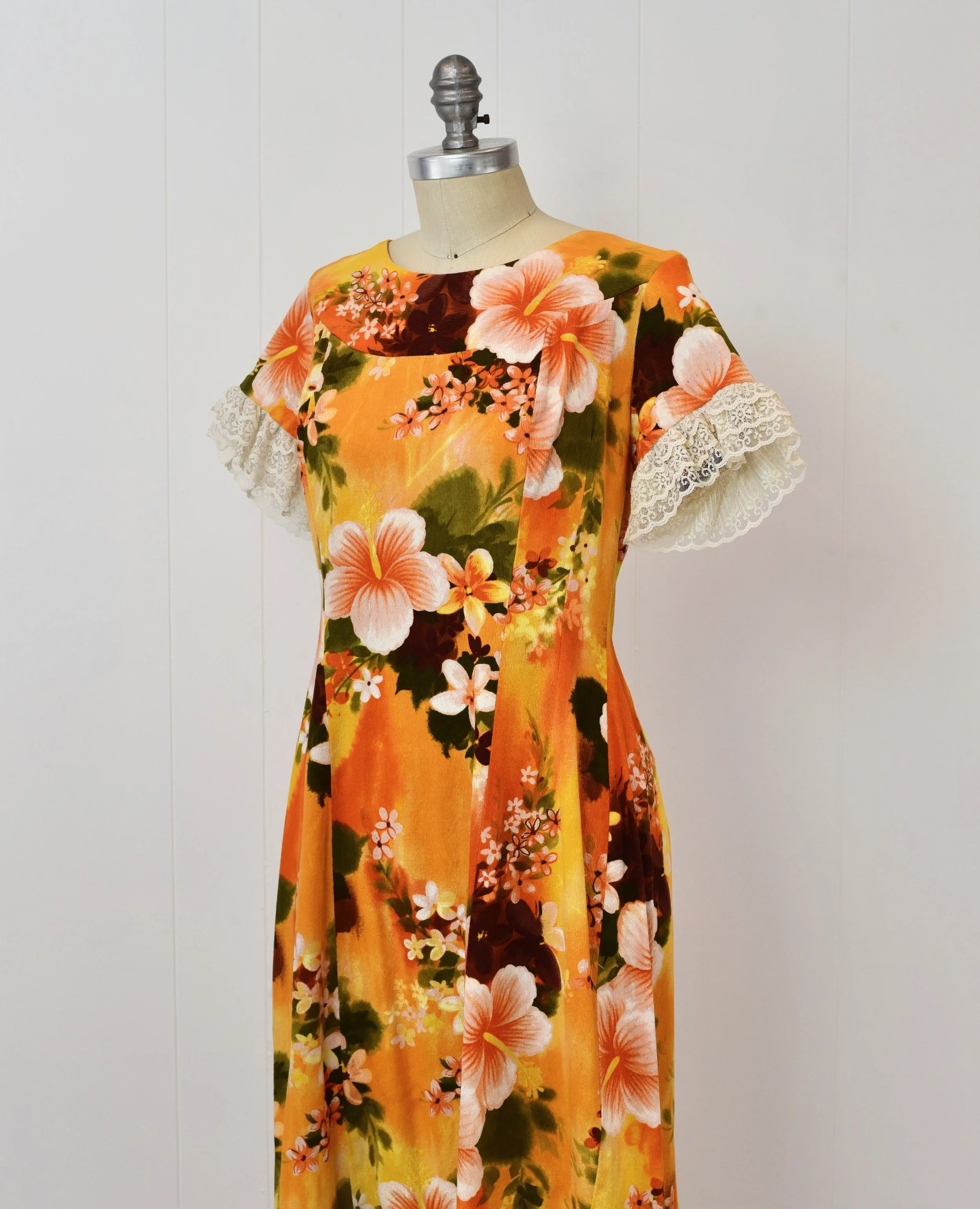 1960s Ui-Maikai Orange Hibiscus Floral Hawaiian Lace Waterfall Tiki ...