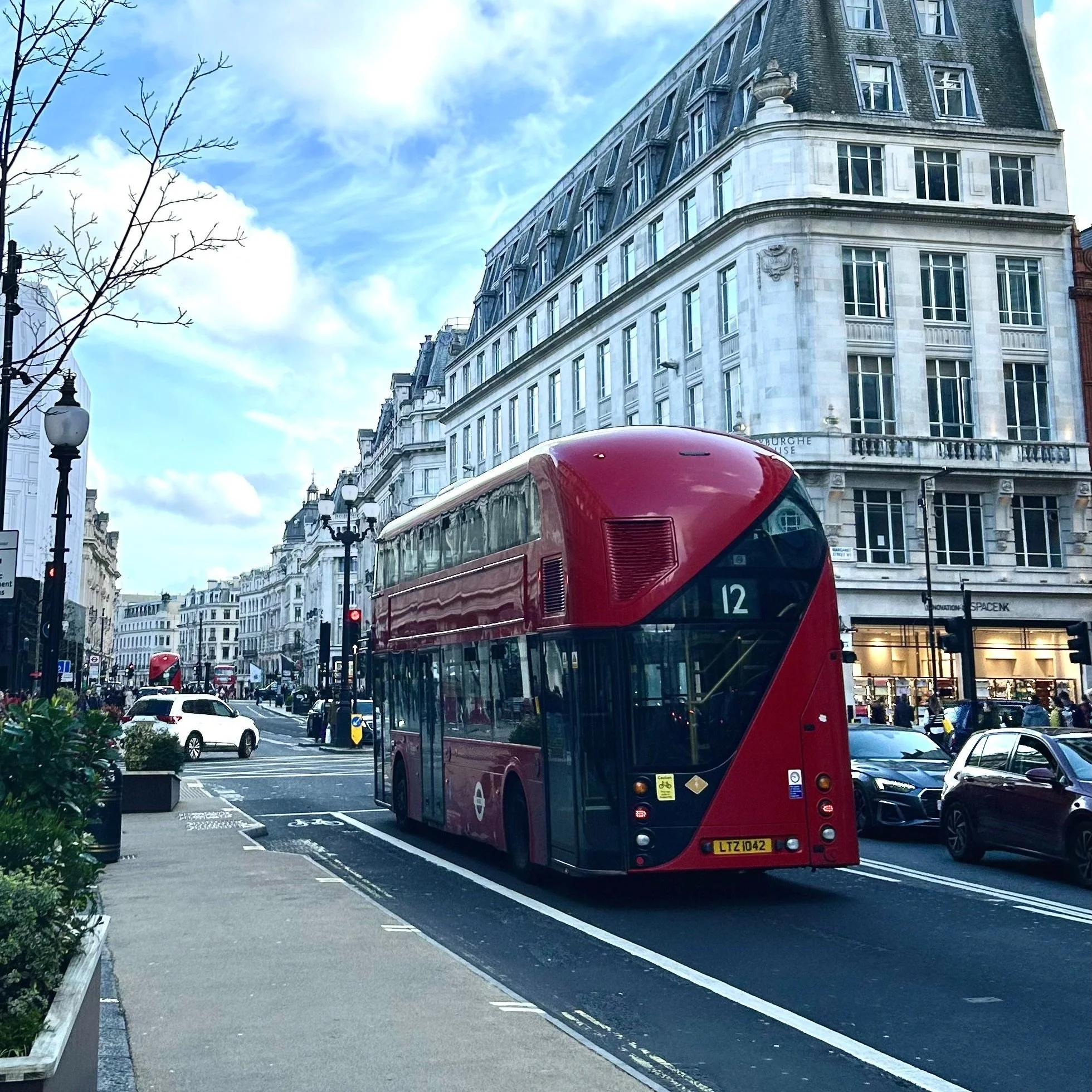 London, England: A guide to Eating and Drinking your way through the ...