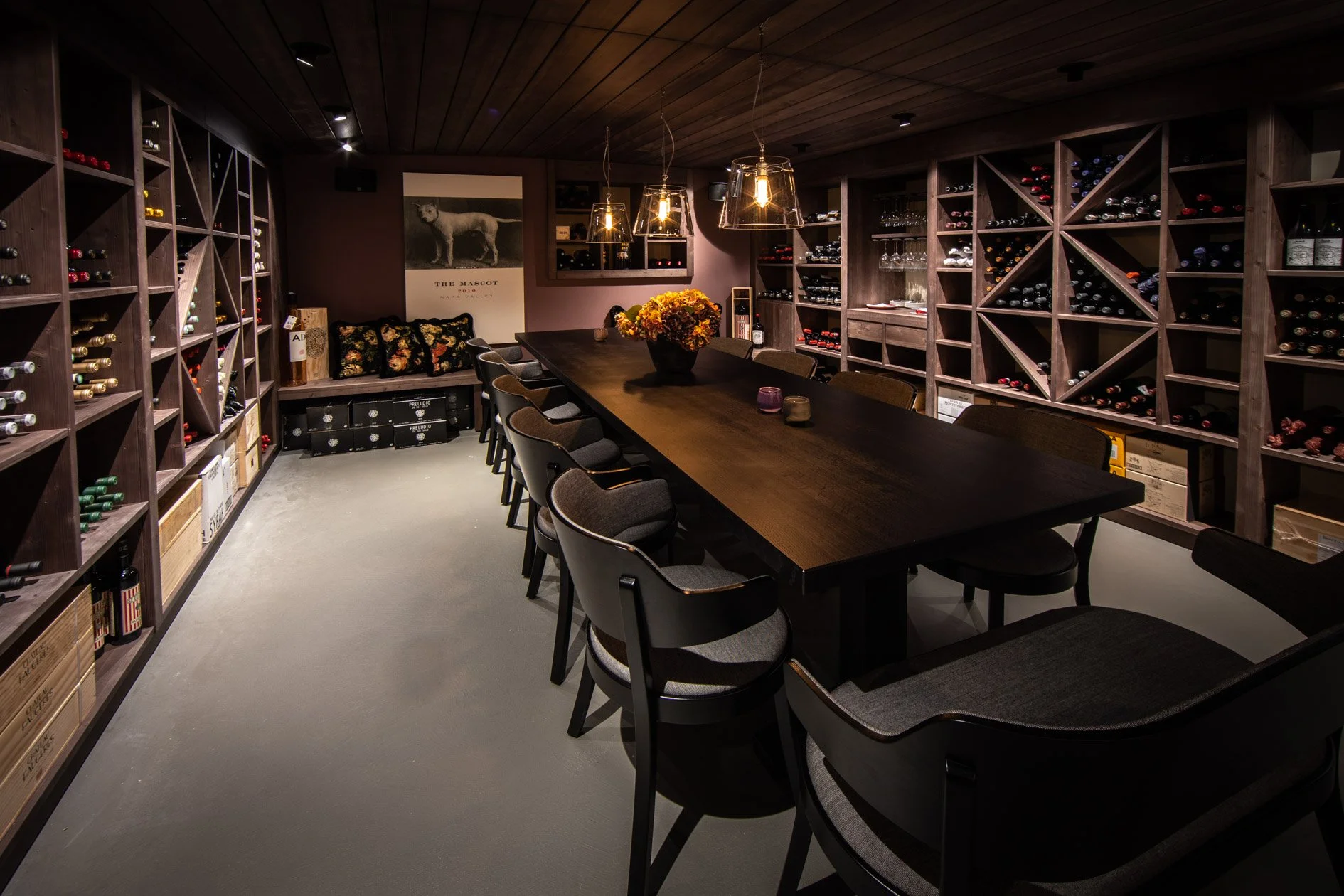 Reservationsanfrage Weinkeller — Rosaly's Restaurant & Bar, Zürich am ...