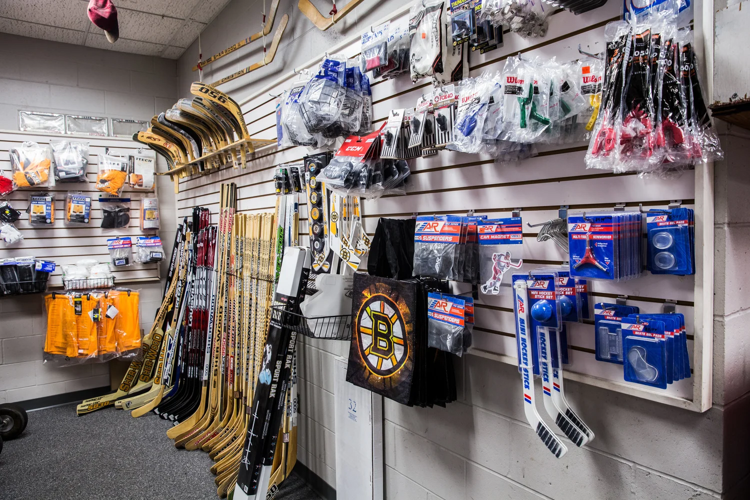 Amenities — Burbank Ice Arena