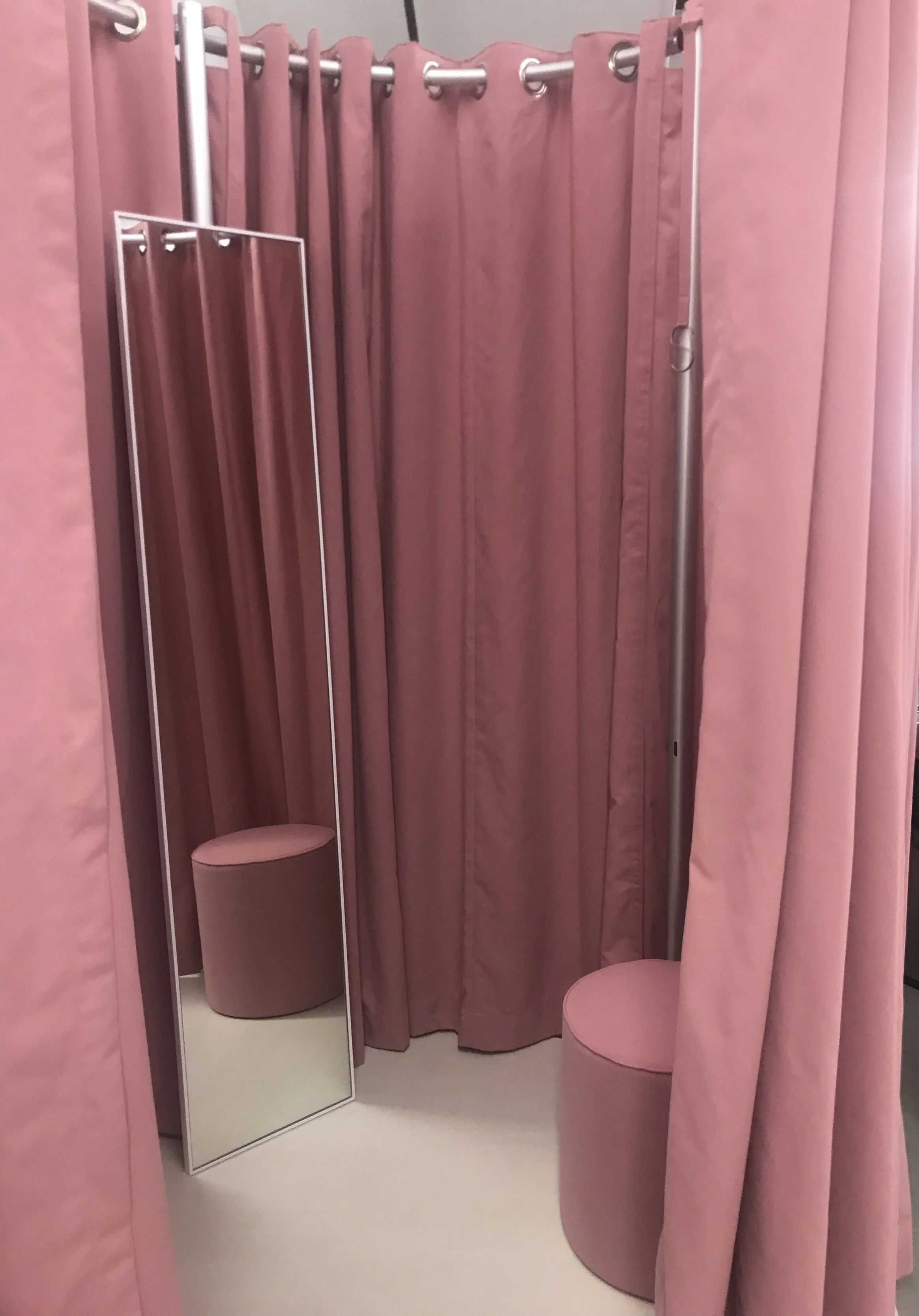 Free-Standing Fitting Room — Circle Visual Inc.
