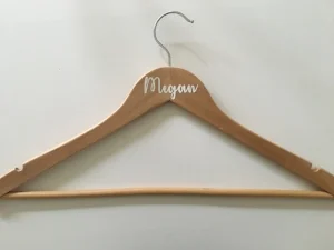 How To Apply Vinyl Stickers to Wedding Hangers — The DIY Bride's Boutique