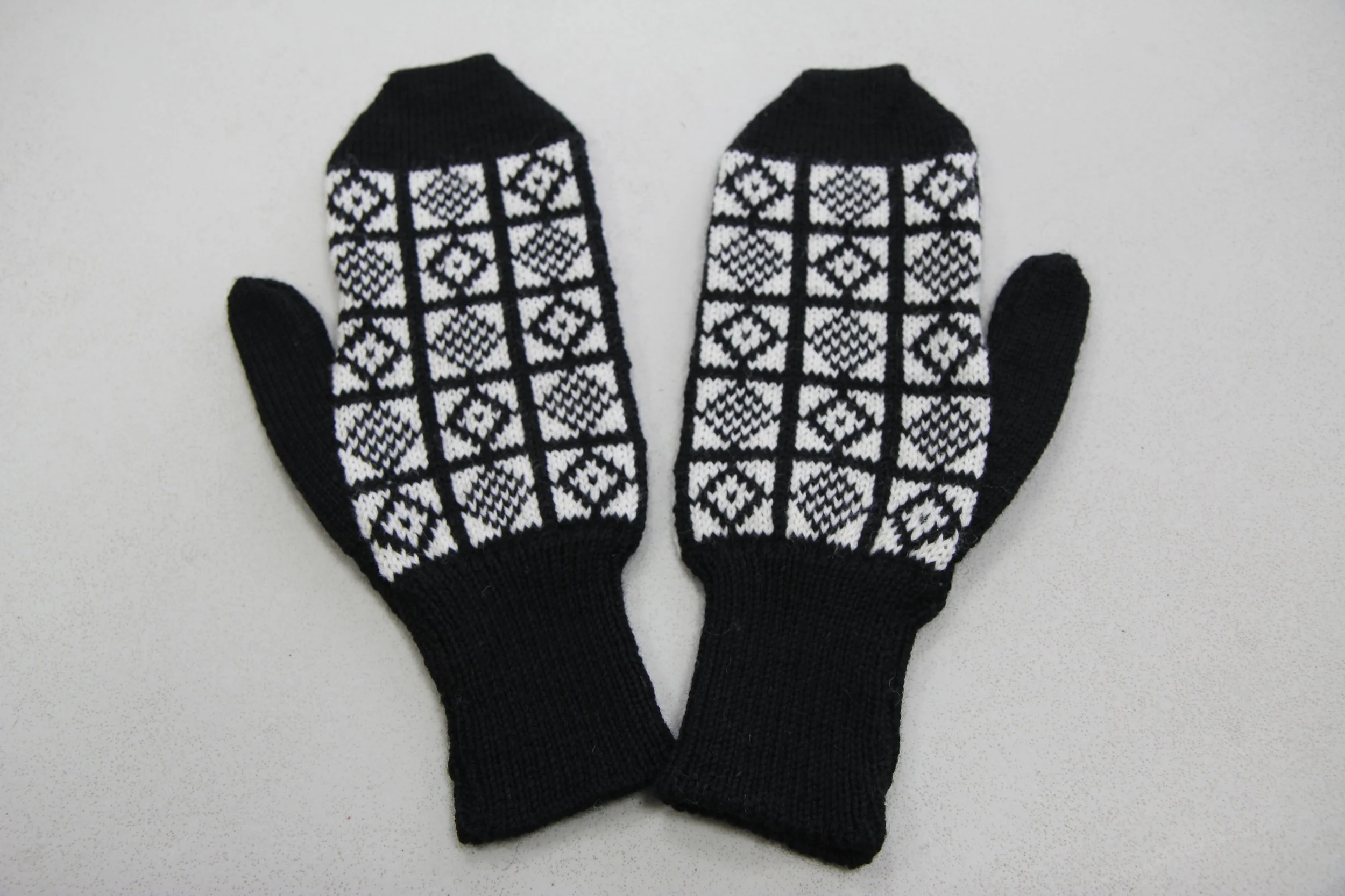 Sanquhar Knitted Mittens (Mens) — Sanquhar Pattern Designs