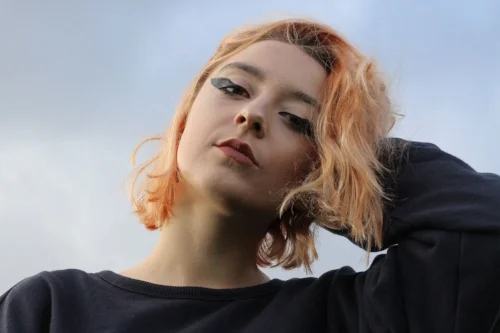 INTERVIEW: Bella Barton — Music Musings & Such