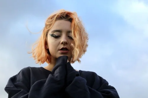 INTERVIEW: Bella Barton — Music Musings & Such