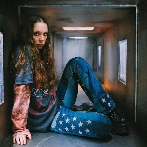 FEATURE Modern Heroines Part Eighty Three Holly Humberstone Music feature-modern-heroines-part-eighty-three-holly-humberstone-music