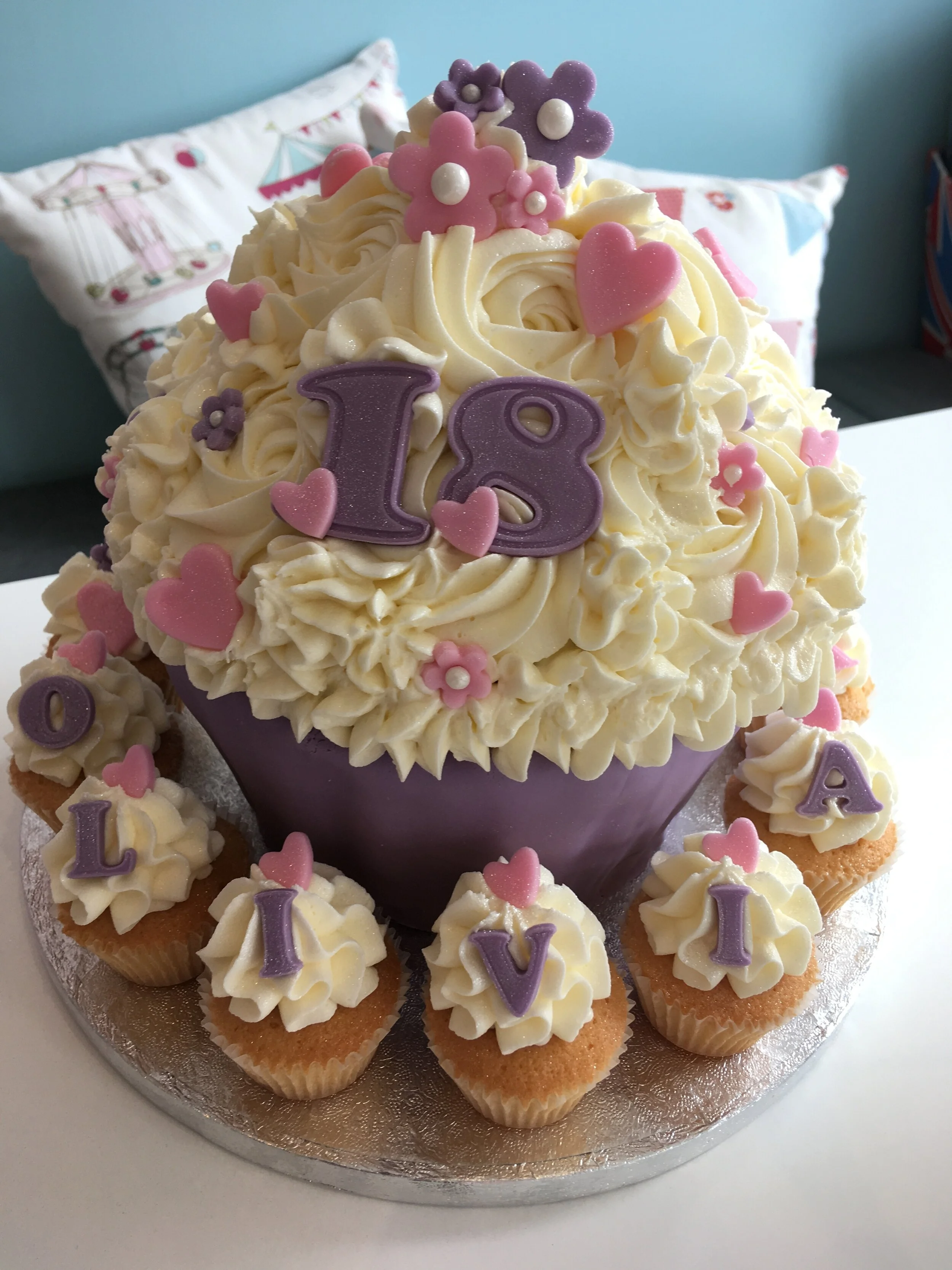 Female birthday — Teacups & Cupcakes