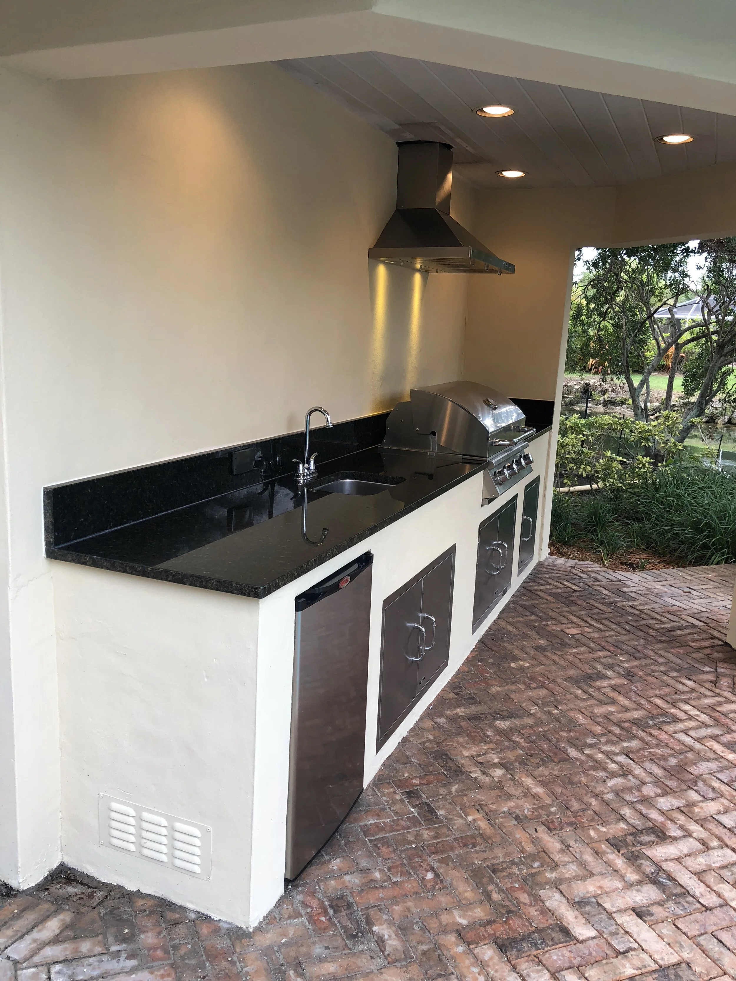 Outdoor kitchen Fascia — Superior Exteriors Custom Outdoor Kitchens Miami