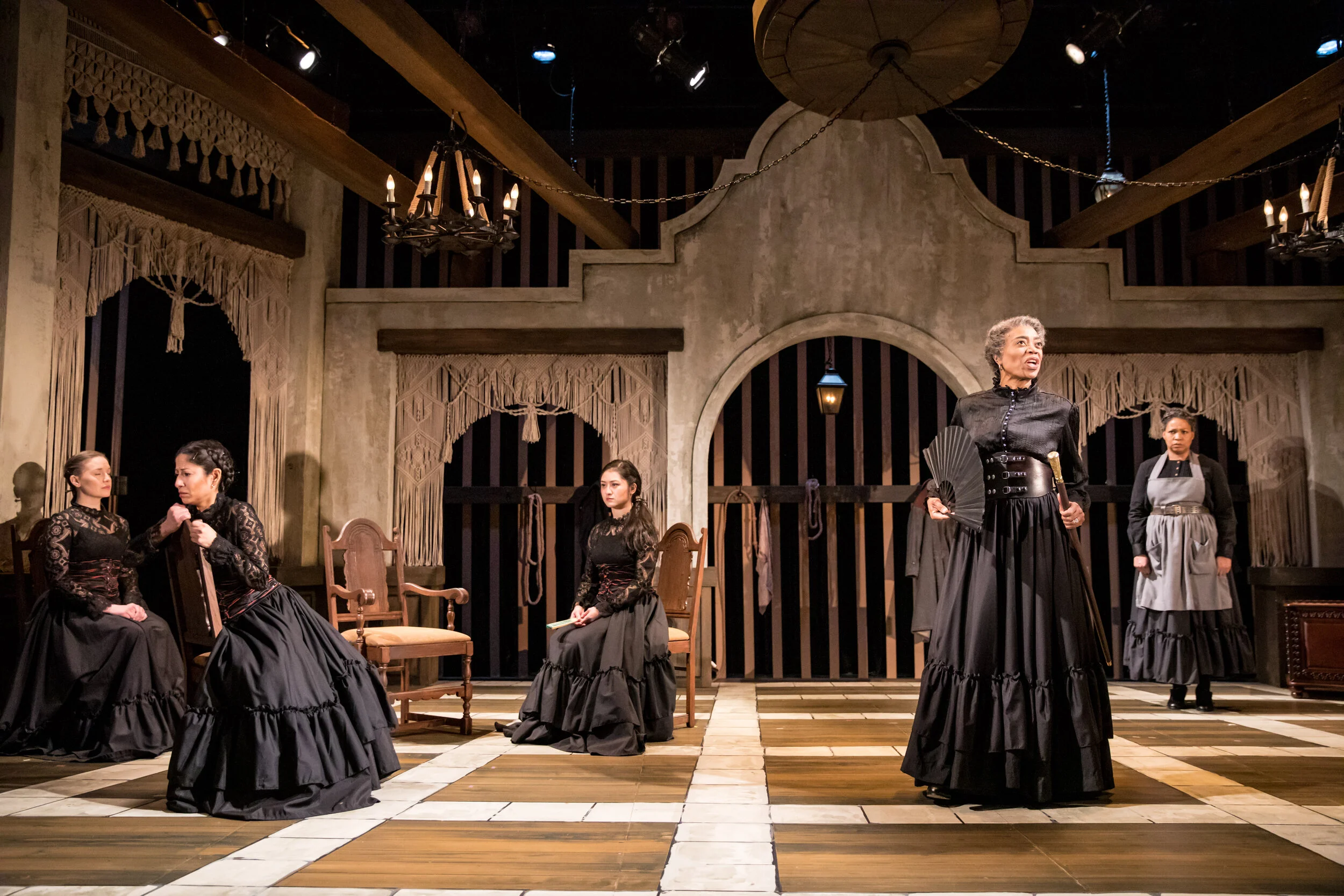 Bernarda Alba — Theater Latté Da