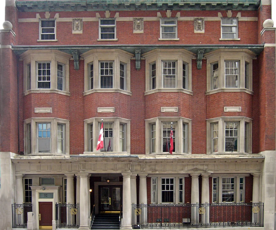 Le National Club dans la Ville Reine — CLUB SAINT-JAMES