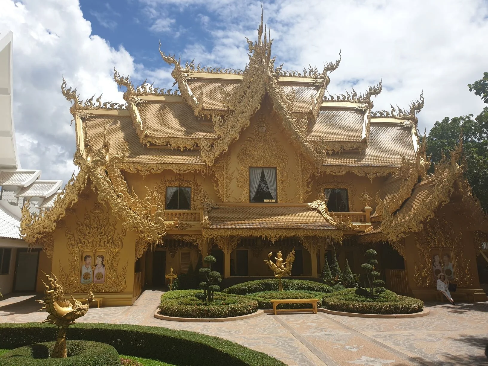 Wat Rong Khun, The White Temple in Chiang Rai - Everything you need to know